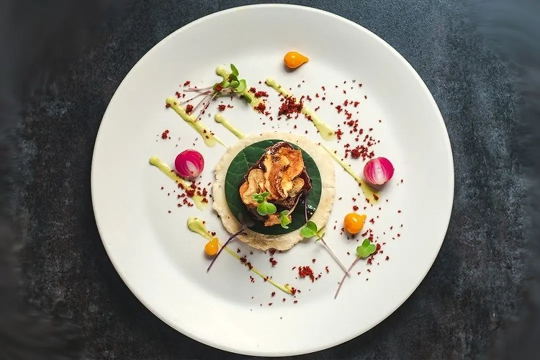 Plating: Nghệ thuật trang trí thức ăn - Các kỹ thuật phổ biến