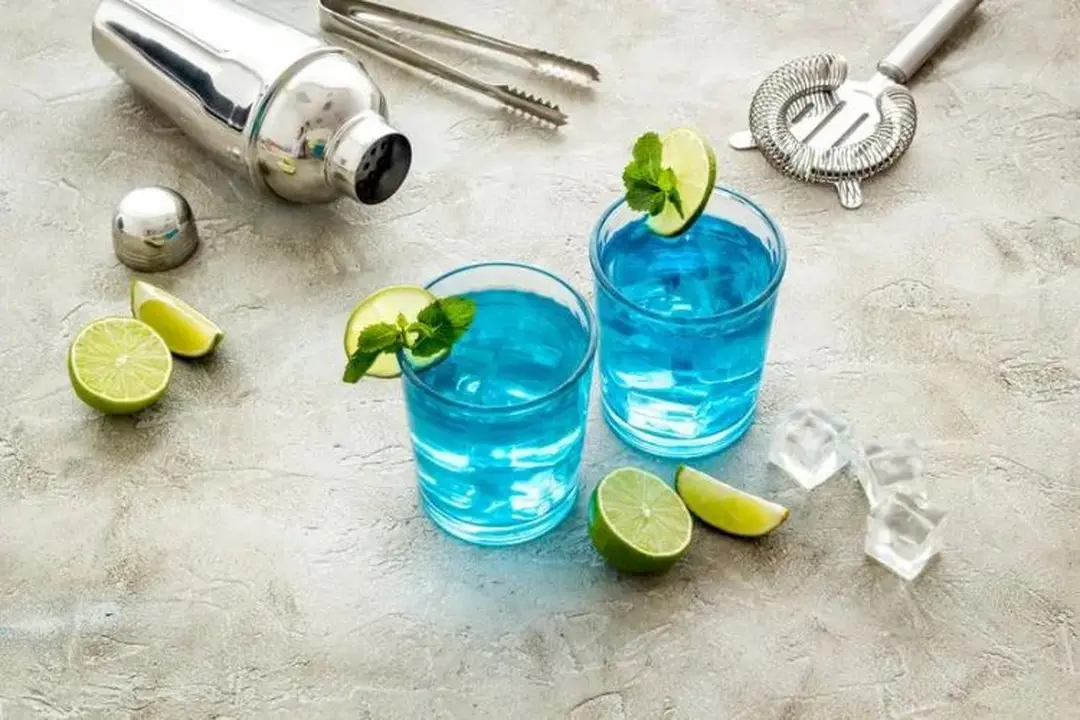 Blue Lagoon cocktail: Ly cocktail màu đại dương gây nghiện bởi hương vị ...