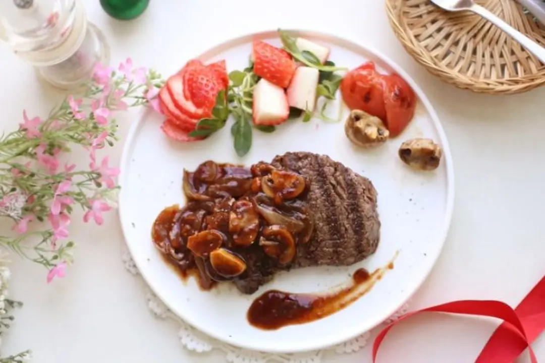 Cách làm bò bít tết sốt mật ong ngon chuẩn vị nhà hàng