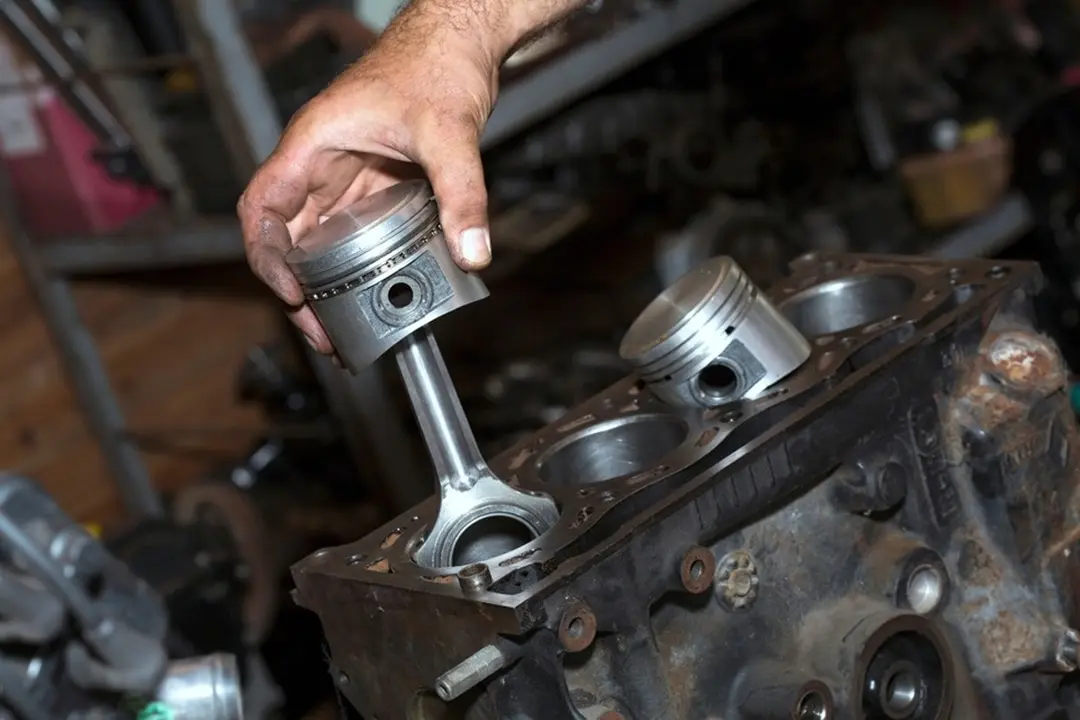 Piston là gì? Nguyên lý hoạt động, cấu tạo và vai trò trong động cơ ô tô