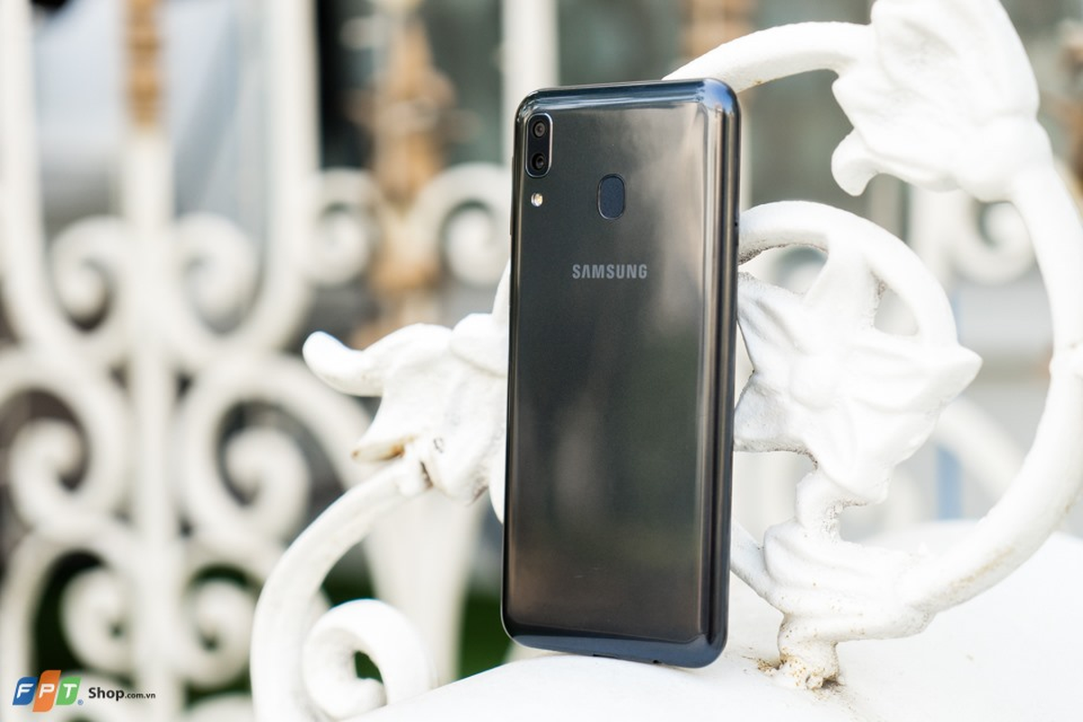 Samsung Galaxy M20 - Camera kép, Pin trâu 5000 mAh