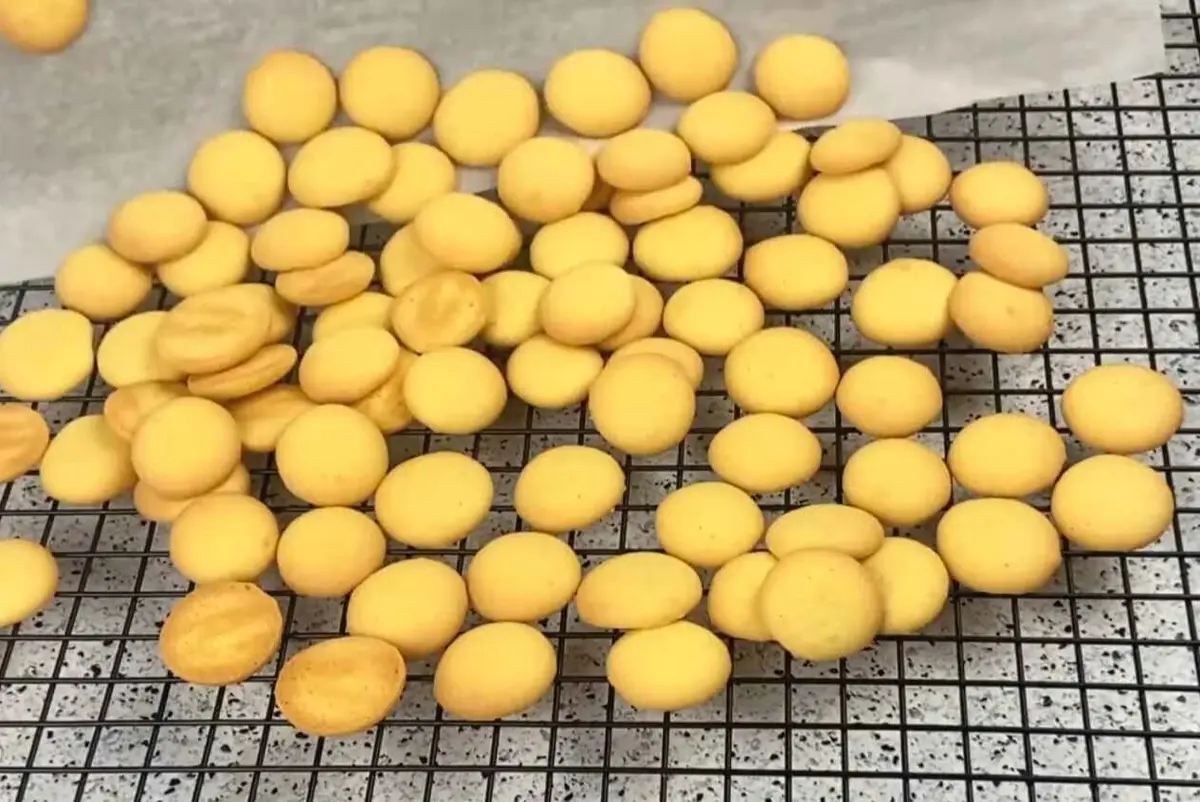 Thơm ngon khó cưỡng với cách làm bánh quy trứng giòn tan