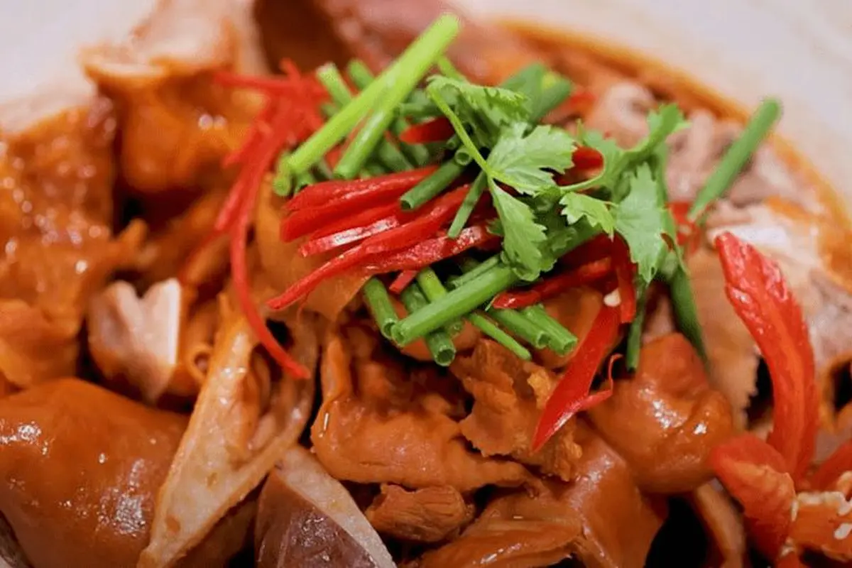 Hướng dẫn cách nấu phá lấu lòng heo đơn giản, nhanh chóng