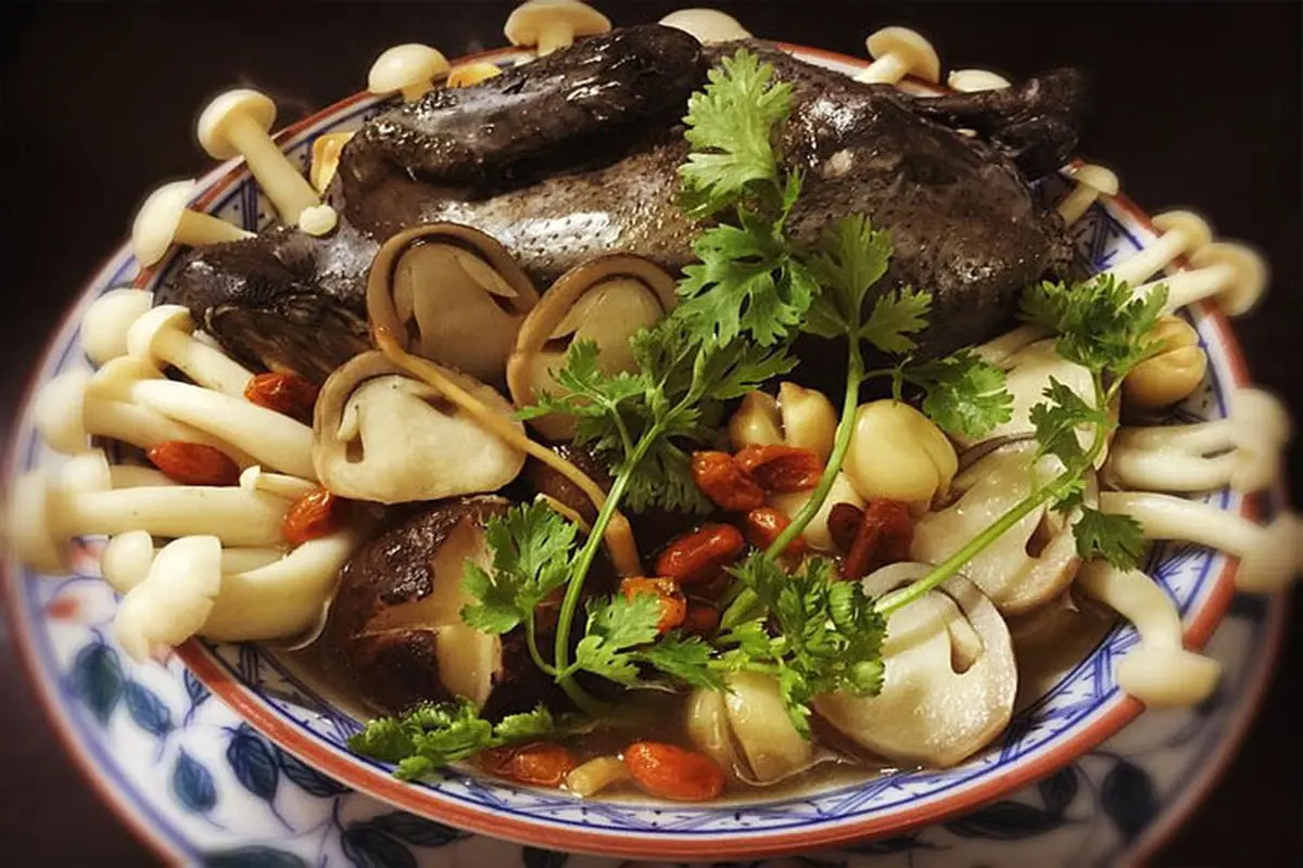 Khám phá công thức làm gà ác hầm hạt sen đơn giản mà giàu dinh dưỡng