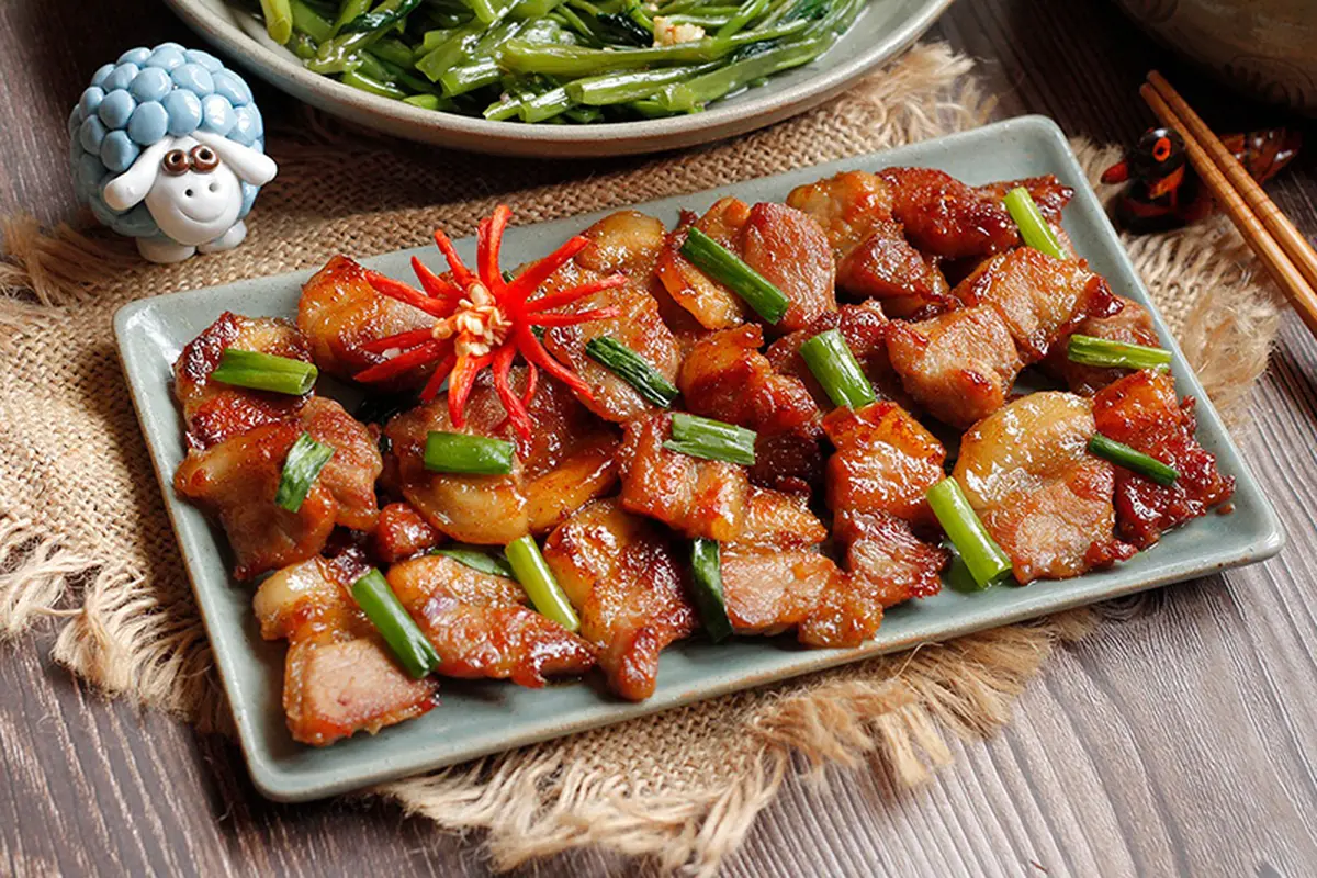 Vì sao thịt rang cháy cạnh lại cho hành? Những điều lưu ý