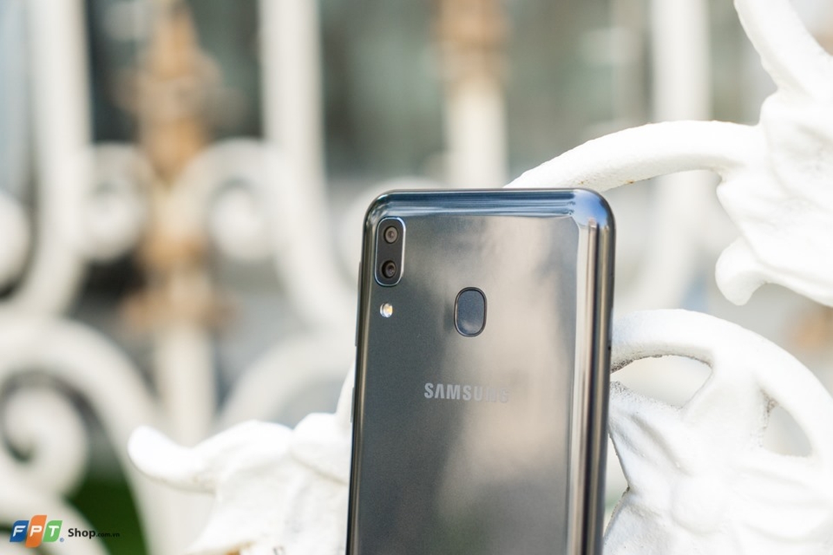 Samsung Galaxy M20 - Camera kép, Pin trâu 5000 mAh