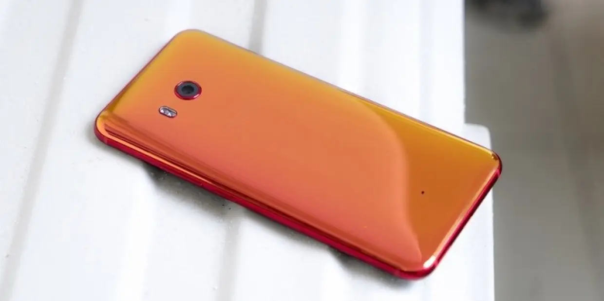 Trên tay HTC U11 Solar Red - HTC U11 hồng ngọc