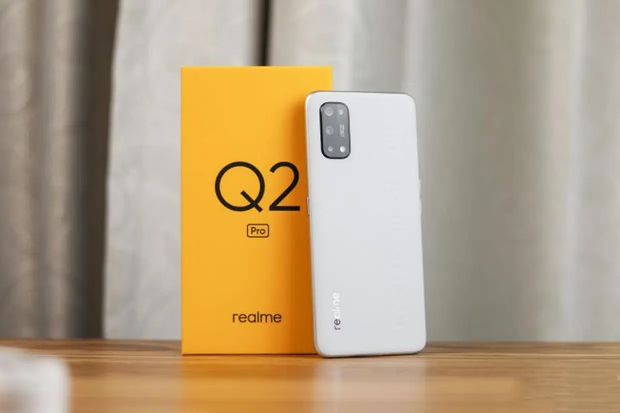 Trên tay Realme Q2 Pro: Dimensity 800U, sạc 65W, giá từ 5,5 triệu