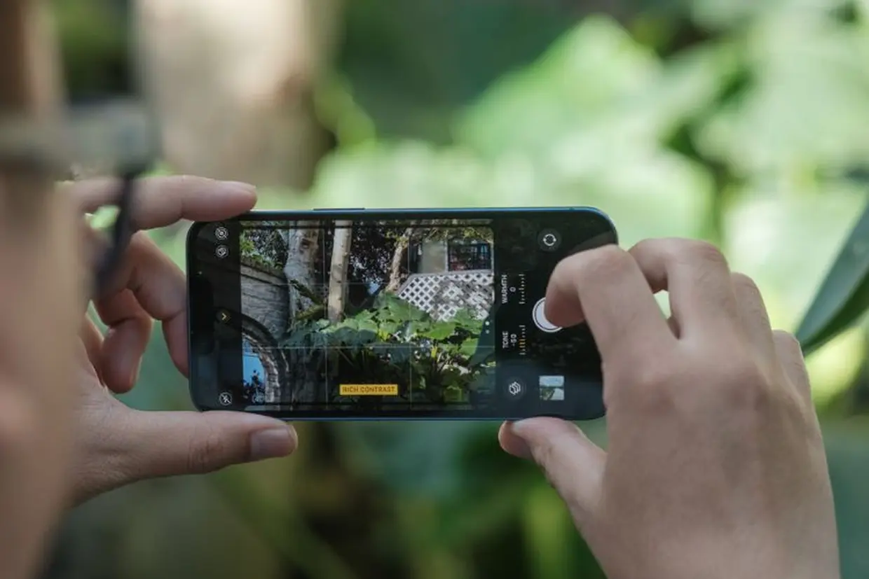 Camera iPhone 12 Pro Max bị mờ: Làm sao để tìm lại những khung hình sắc ...