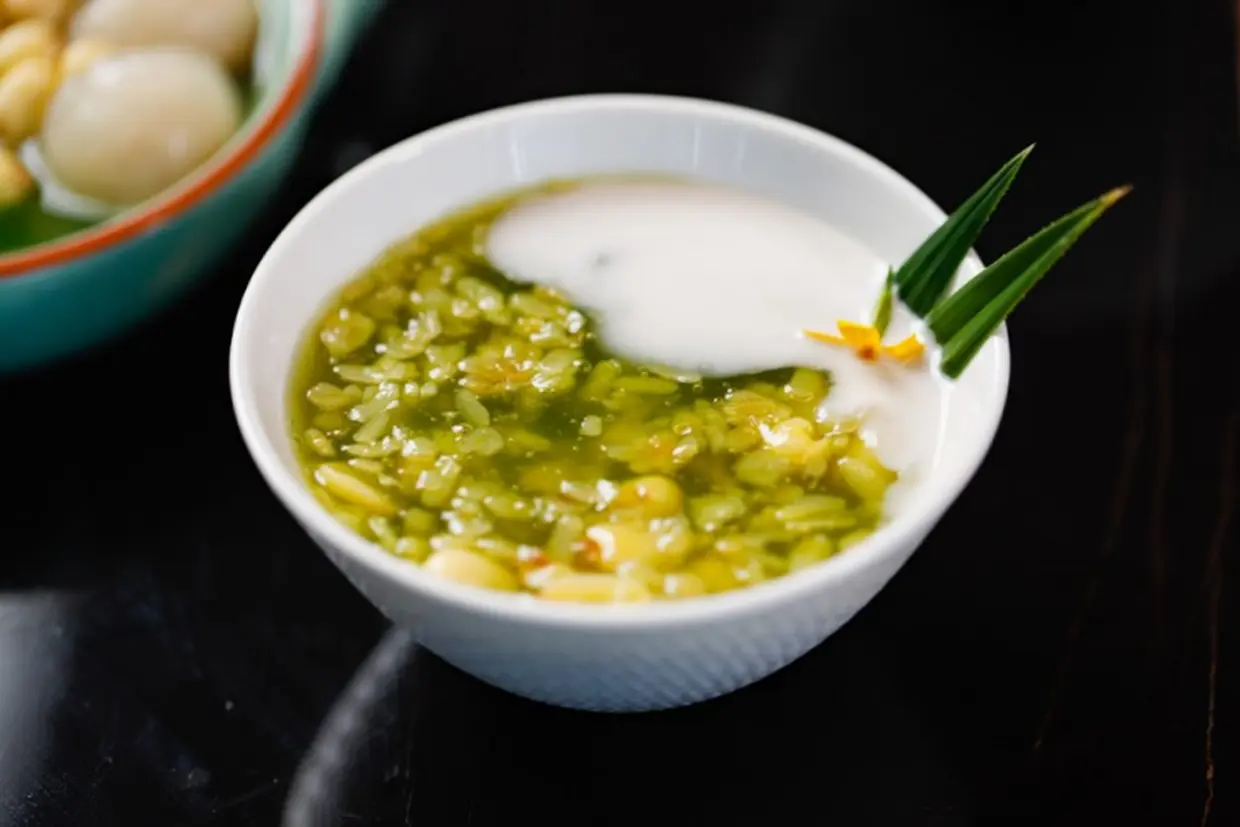 Hướng dẫn cách nấu chè cốm hạt sen đơn giản ngay tại nhà