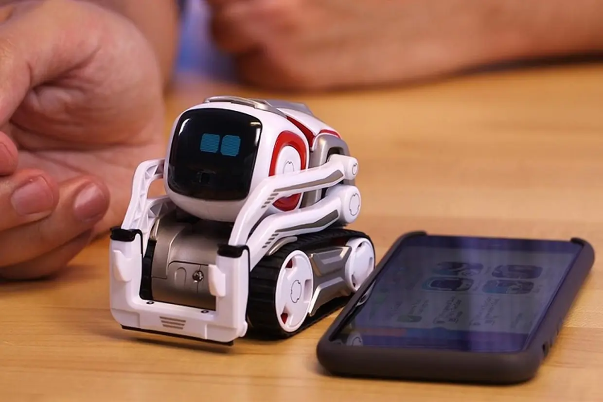 Tìm hiểu về Cozmo: Robot đồng hành học lập trình cho trẻ nhỏ