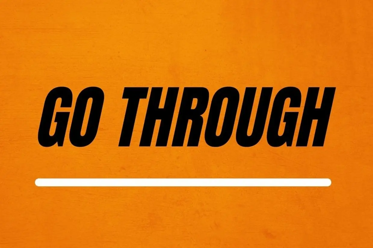 Go through là gì? Ý nghĩa, cách dùng, ví dụ và cách phân biệt
