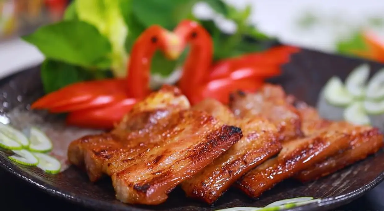 2 cách làm thịt heo nướng tỏi tây thơm ngon như ngoài hàng