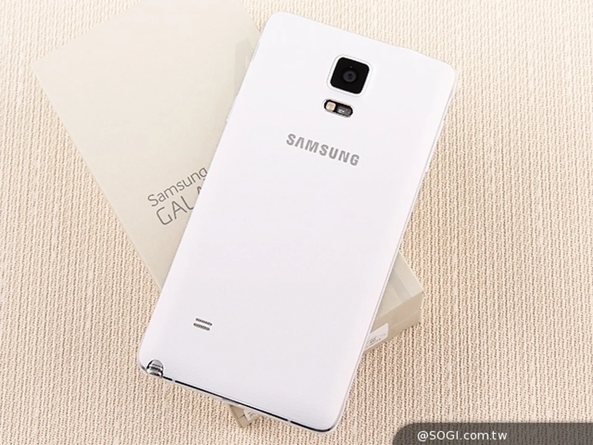 Galaxy Note 4 phiên bản hai sim đang được Samsung bí mật sản xuất?