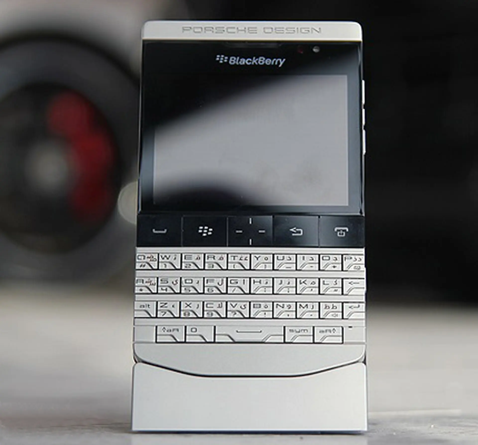 Đánh giá chi tiết Blackberry Porsche Design P'9983