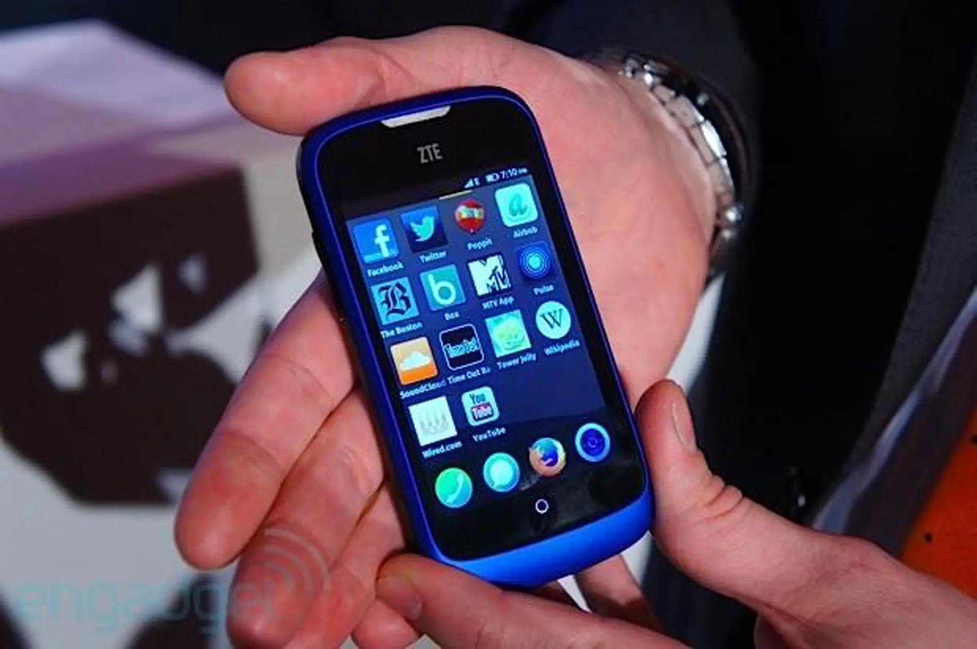 ZTE One II chiếc điện thoại độc đáo chạy FireFox OS