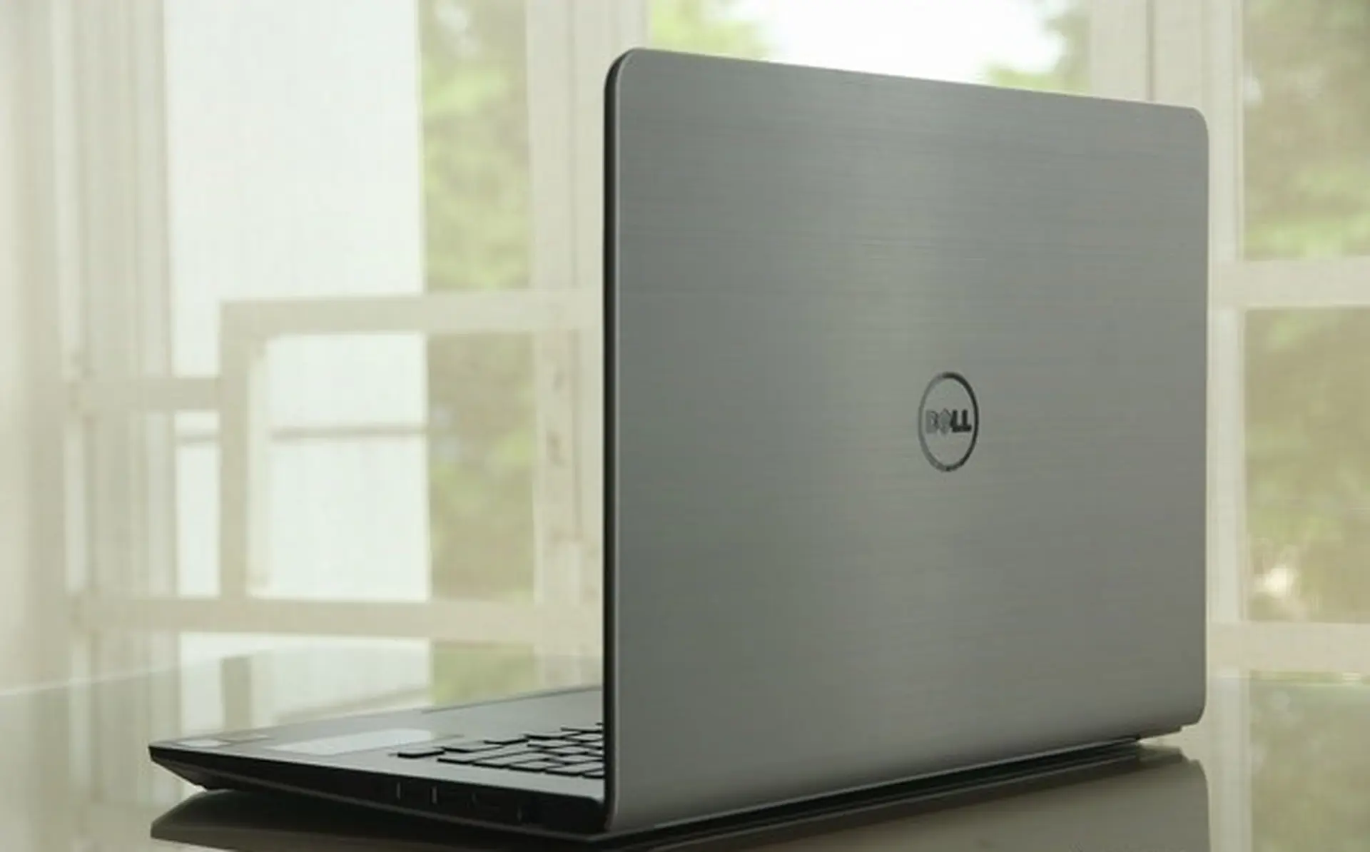 Những đặc điểm kỹ thuật trên laptop Dell Inspiron 14-5447