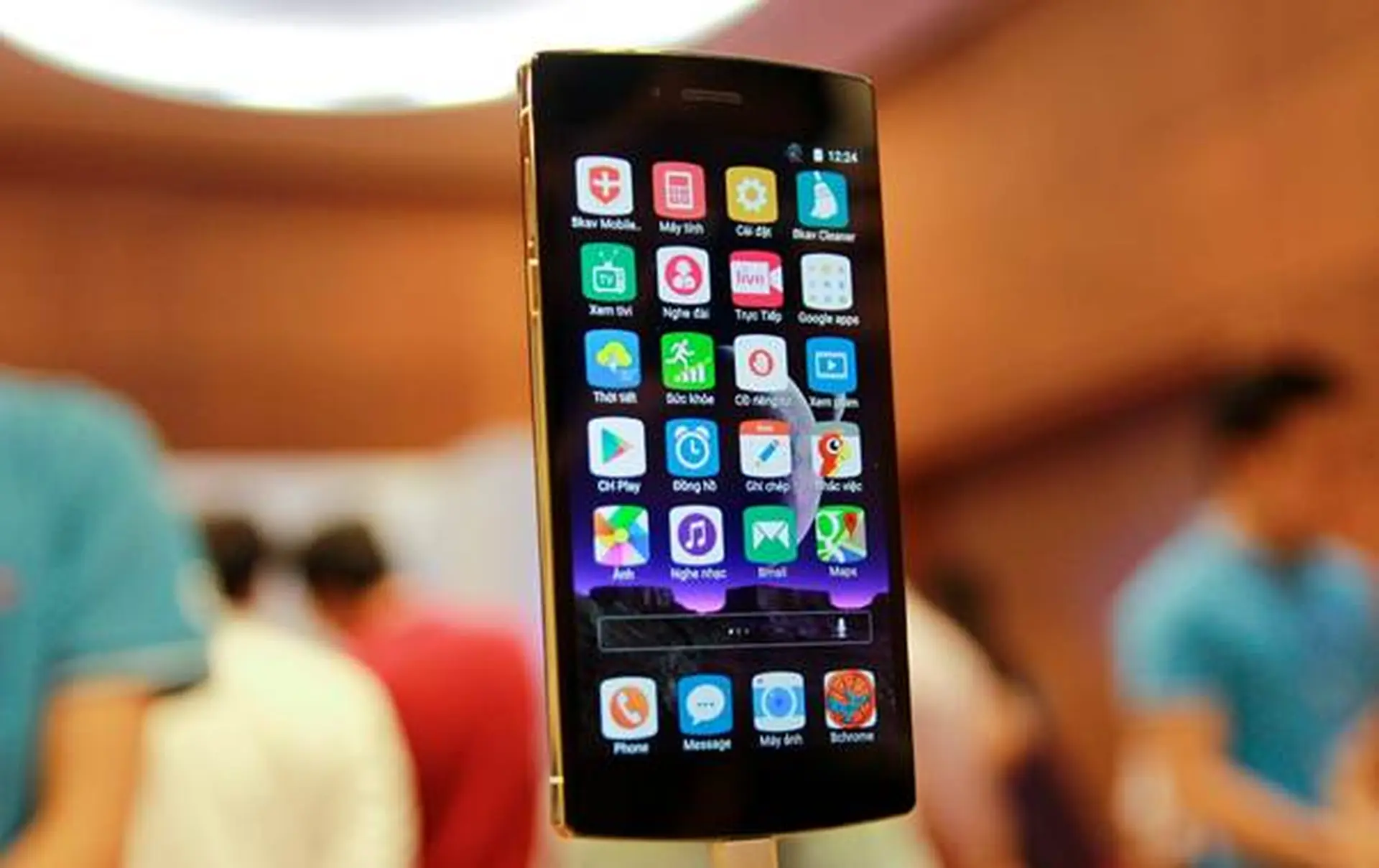 Bphone Limited Edition gia nhập thị trường smartphone mạ vàng