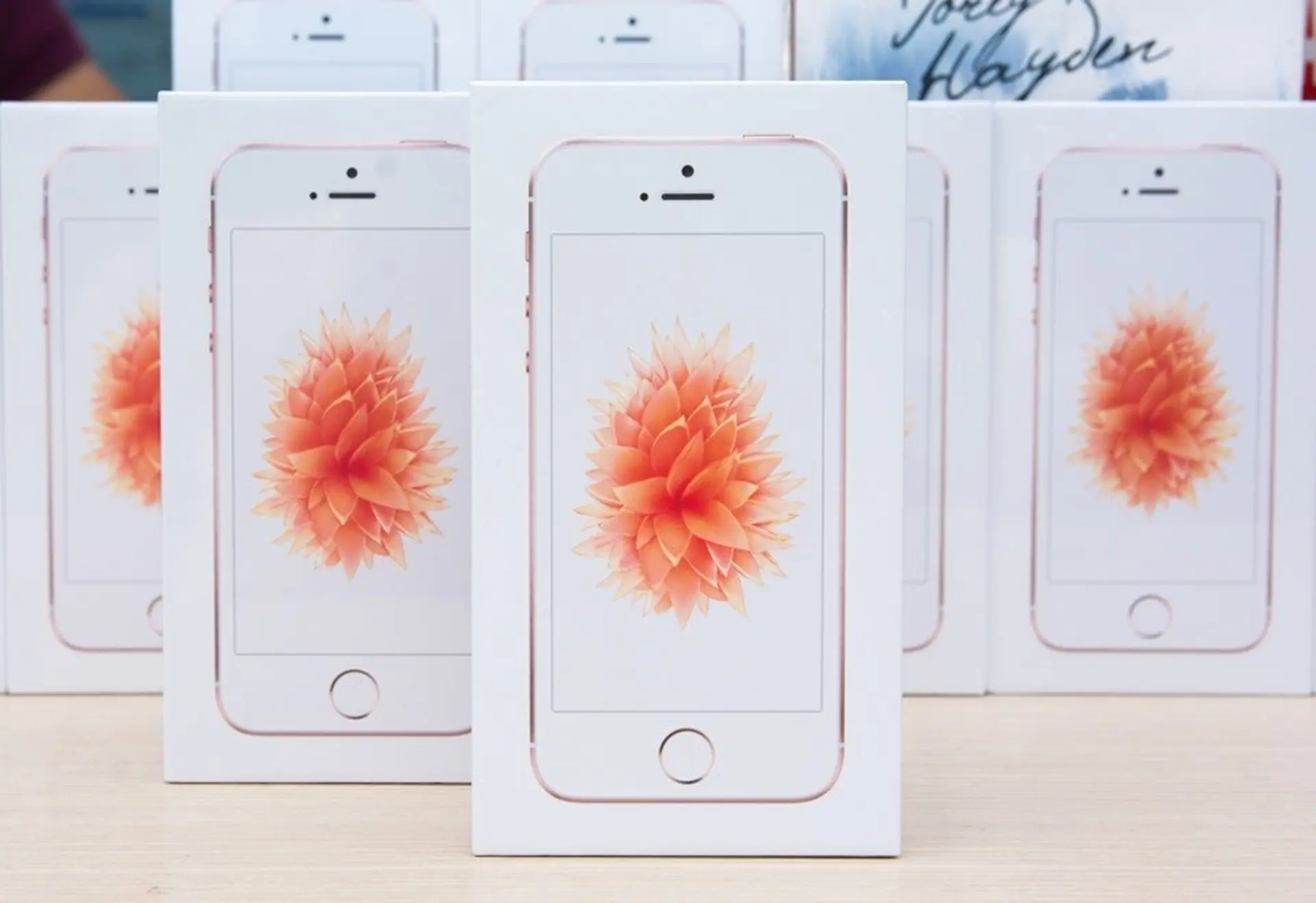 Những mẹo đơn giản giúp nhận biết iPhone SE giả
