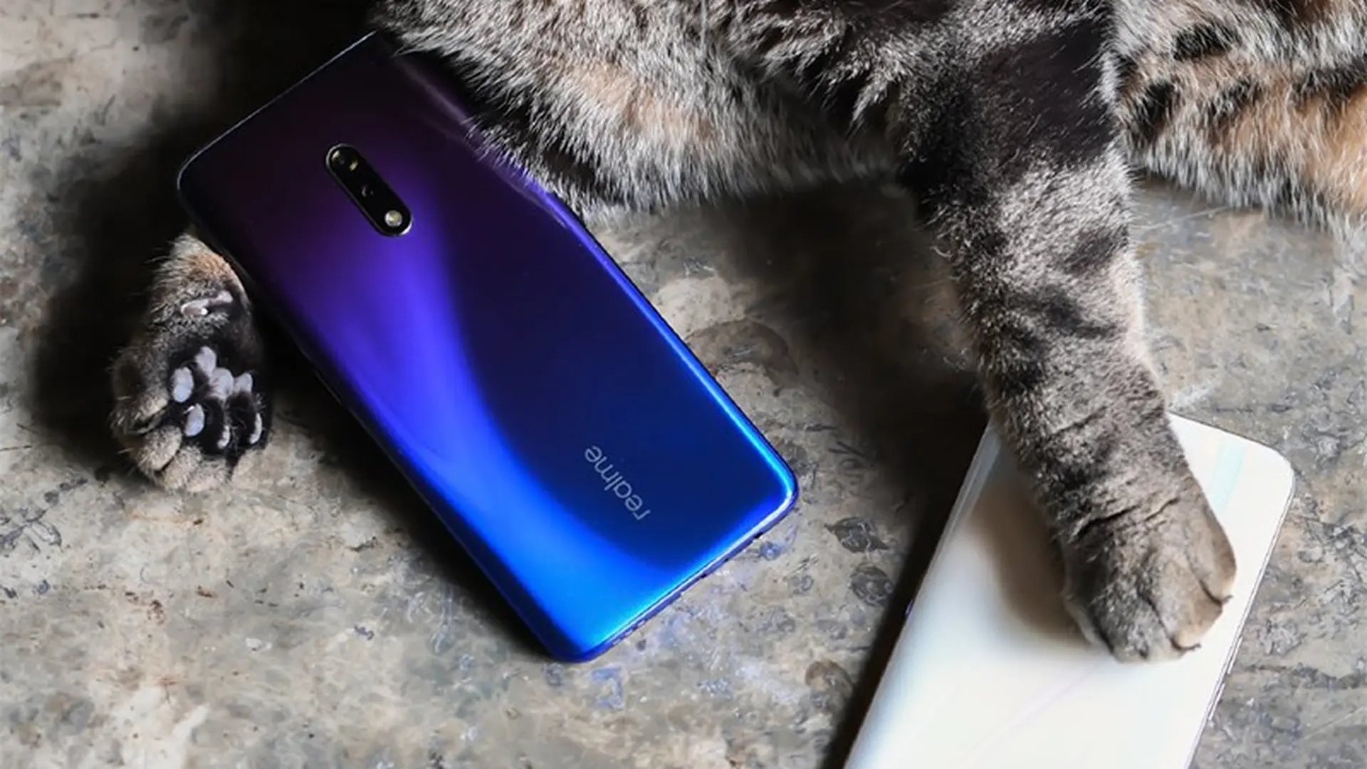 Realme X lộ ảnh thực tế trước ngày ra mắt chính thức