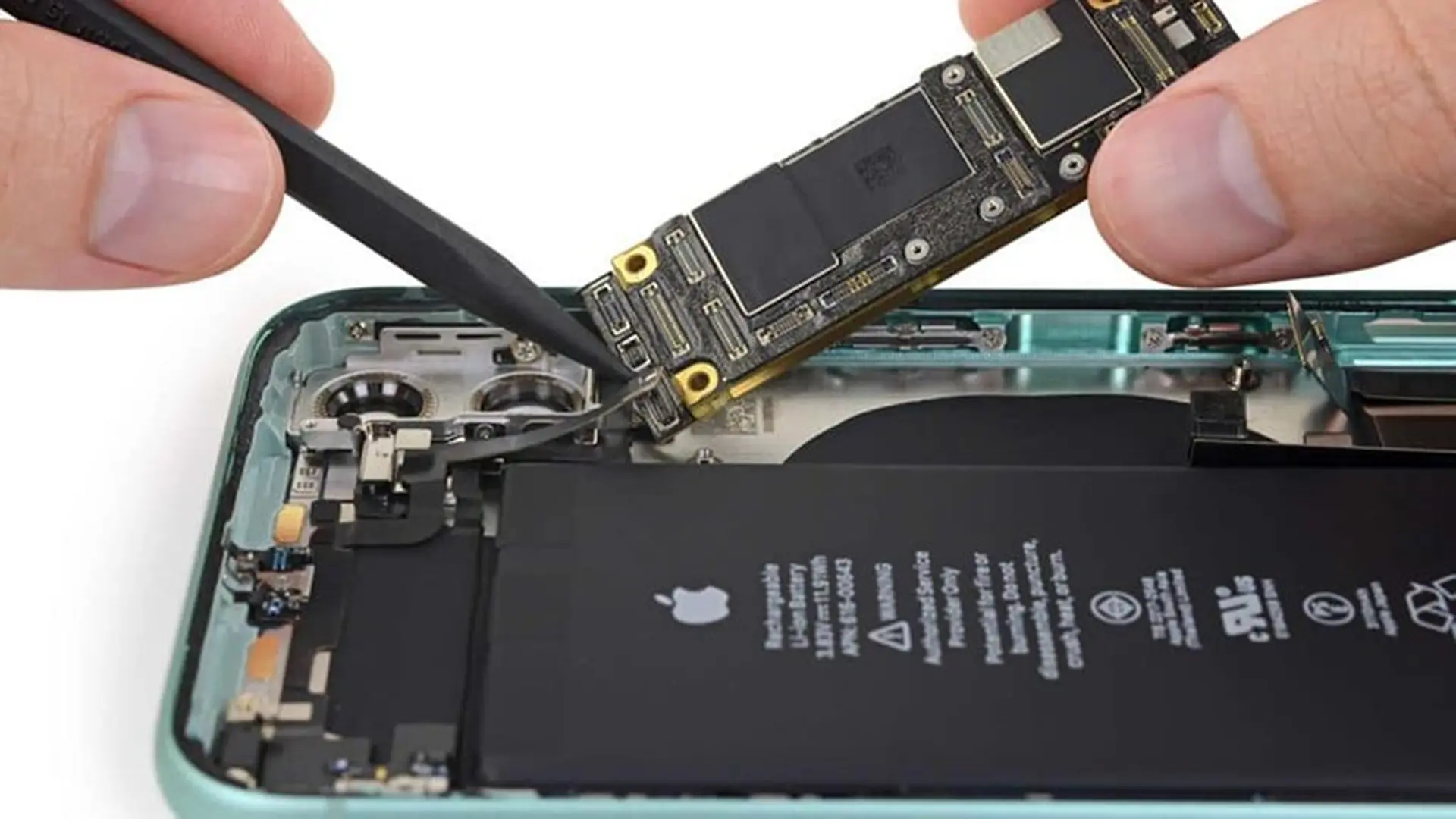iFixit tiếp tục “mổ bụng” iPhone 11 để khám phá nội thất