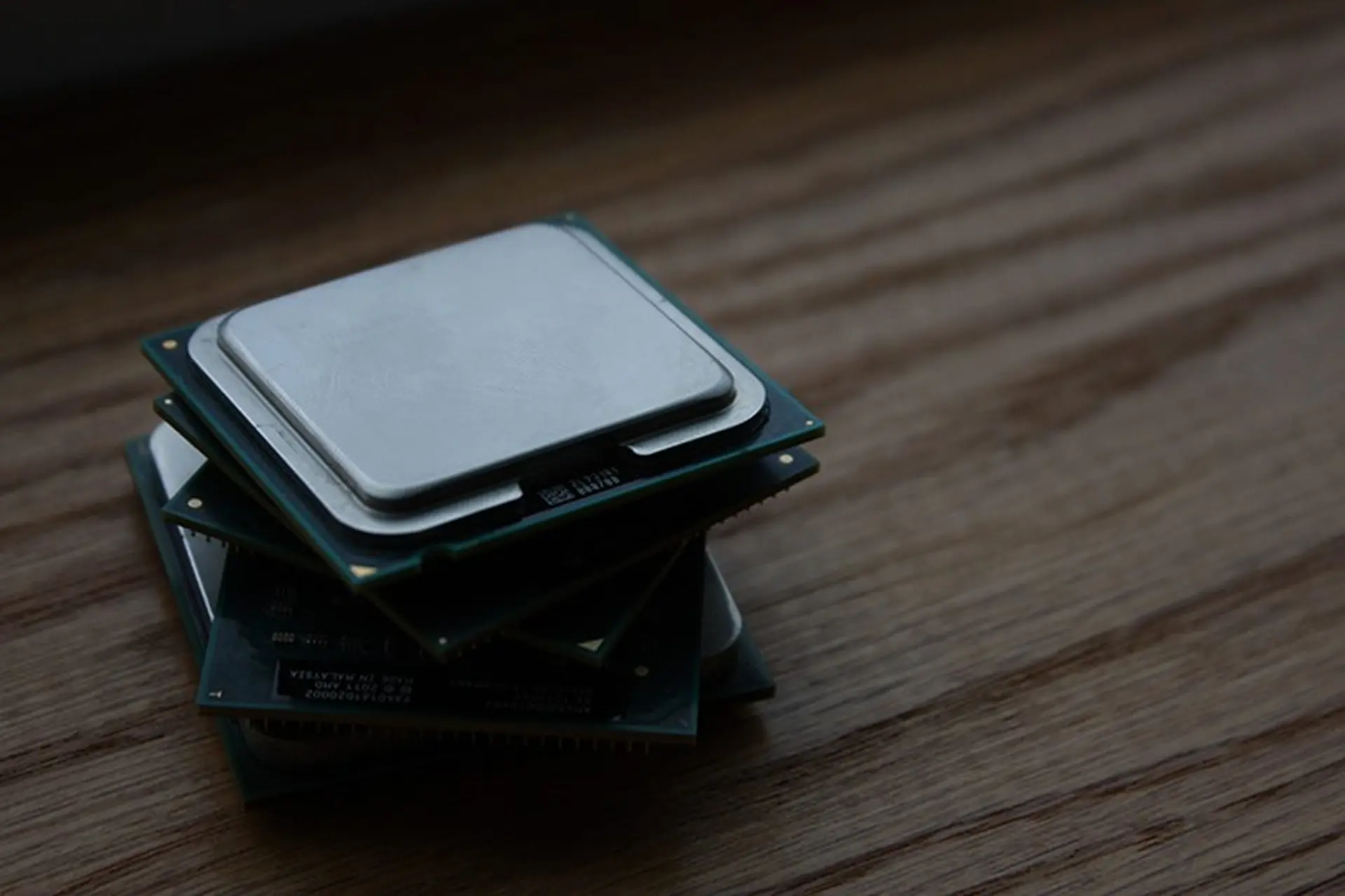 CPU Tray là gì? Phân biệt CPU hàng Box và hàng Tray