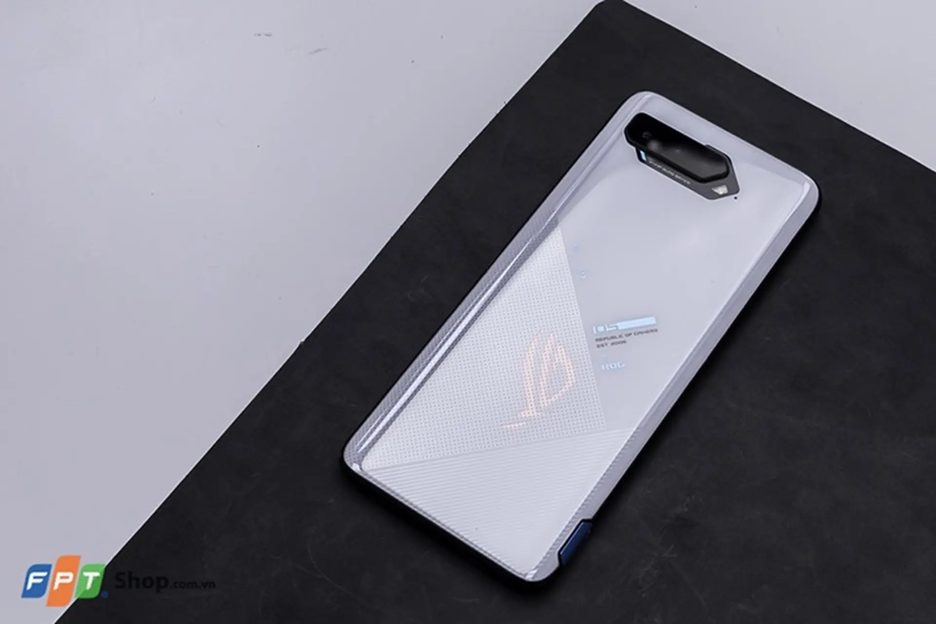 Trên tay Asus ROG Phone 5S 5G: Siêu phẩm chuyên game