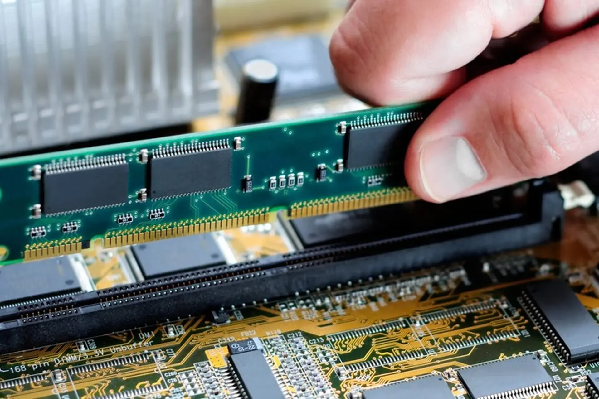 So sánh sự khác biệt giữa RAM laptop và RAM PC