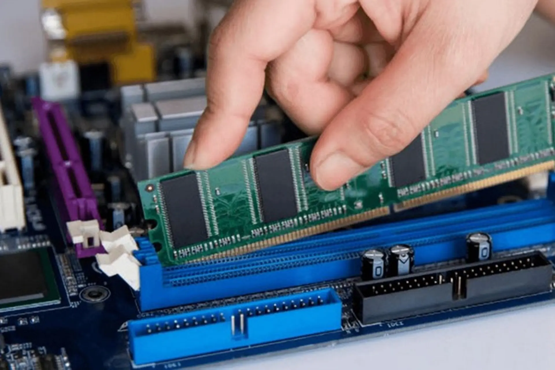 Cách xem máy tính có bao nhiêu khe cắm RAM trên Windows 11