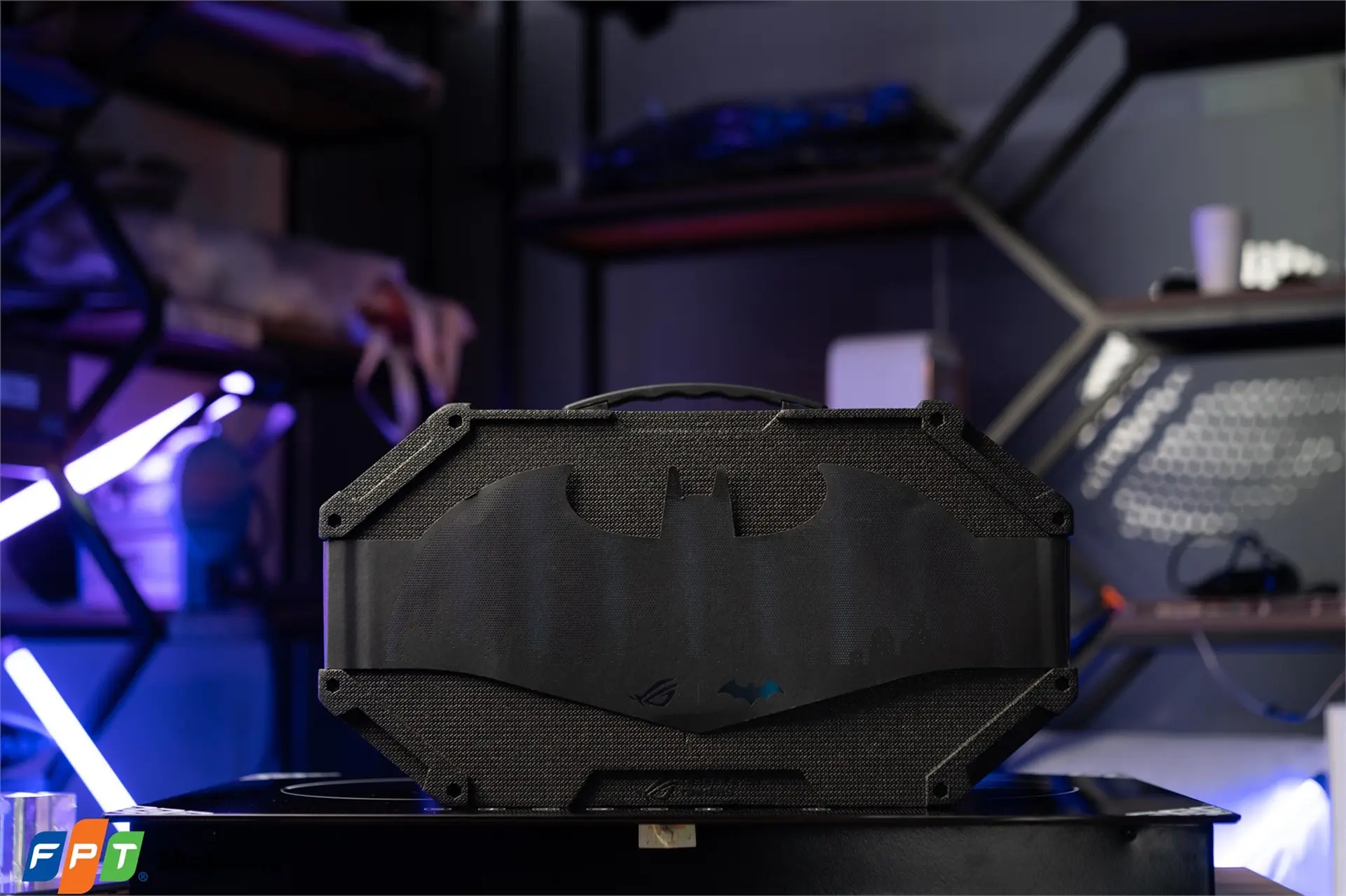 Asus ROG Phone 6 Batman Edition | Thiết kế mạnh mẽ