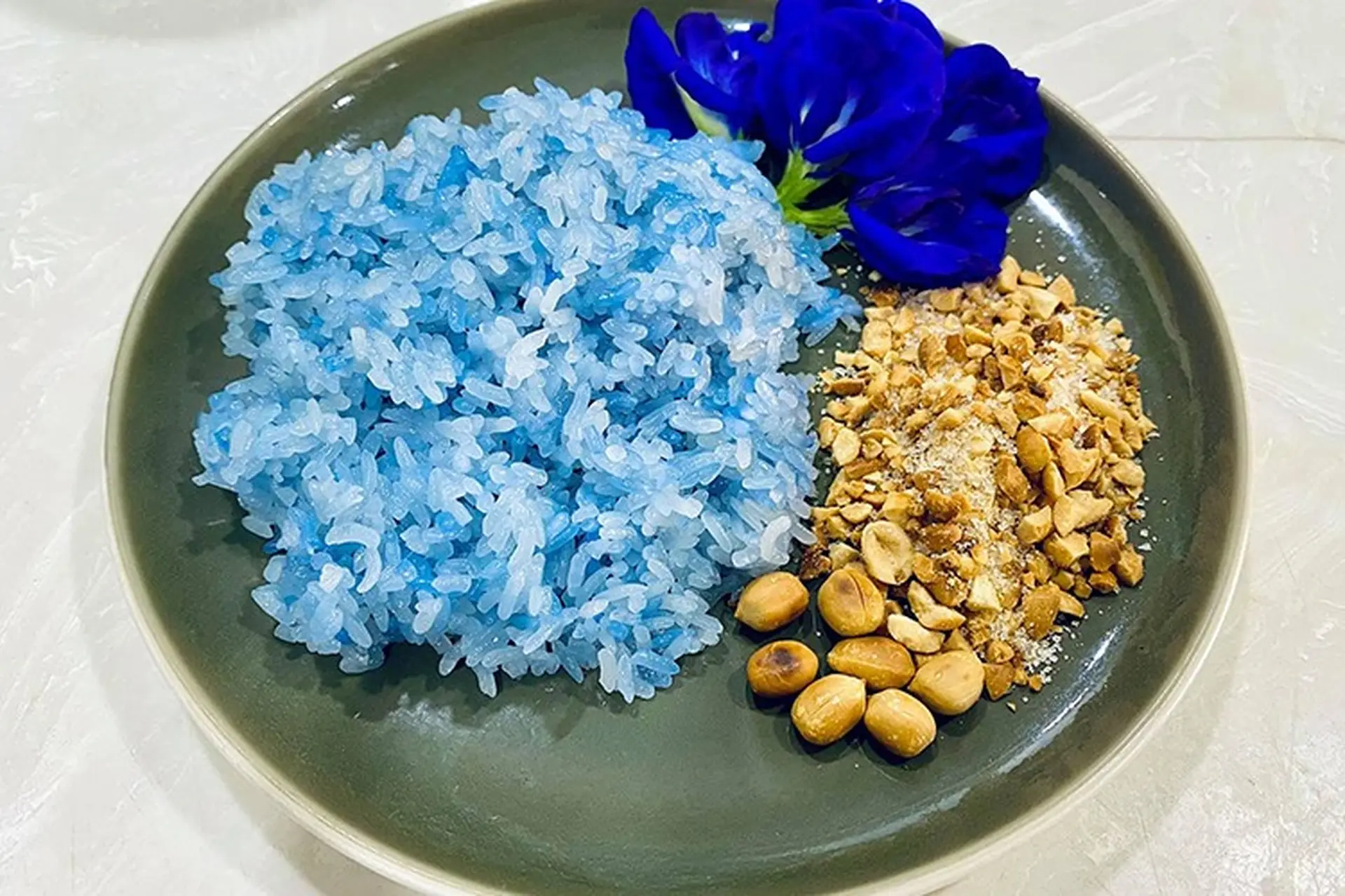 Cách làm xôi hoa đậu biếc nước cốt dừa dẻo, ngậy, đẹp mắt