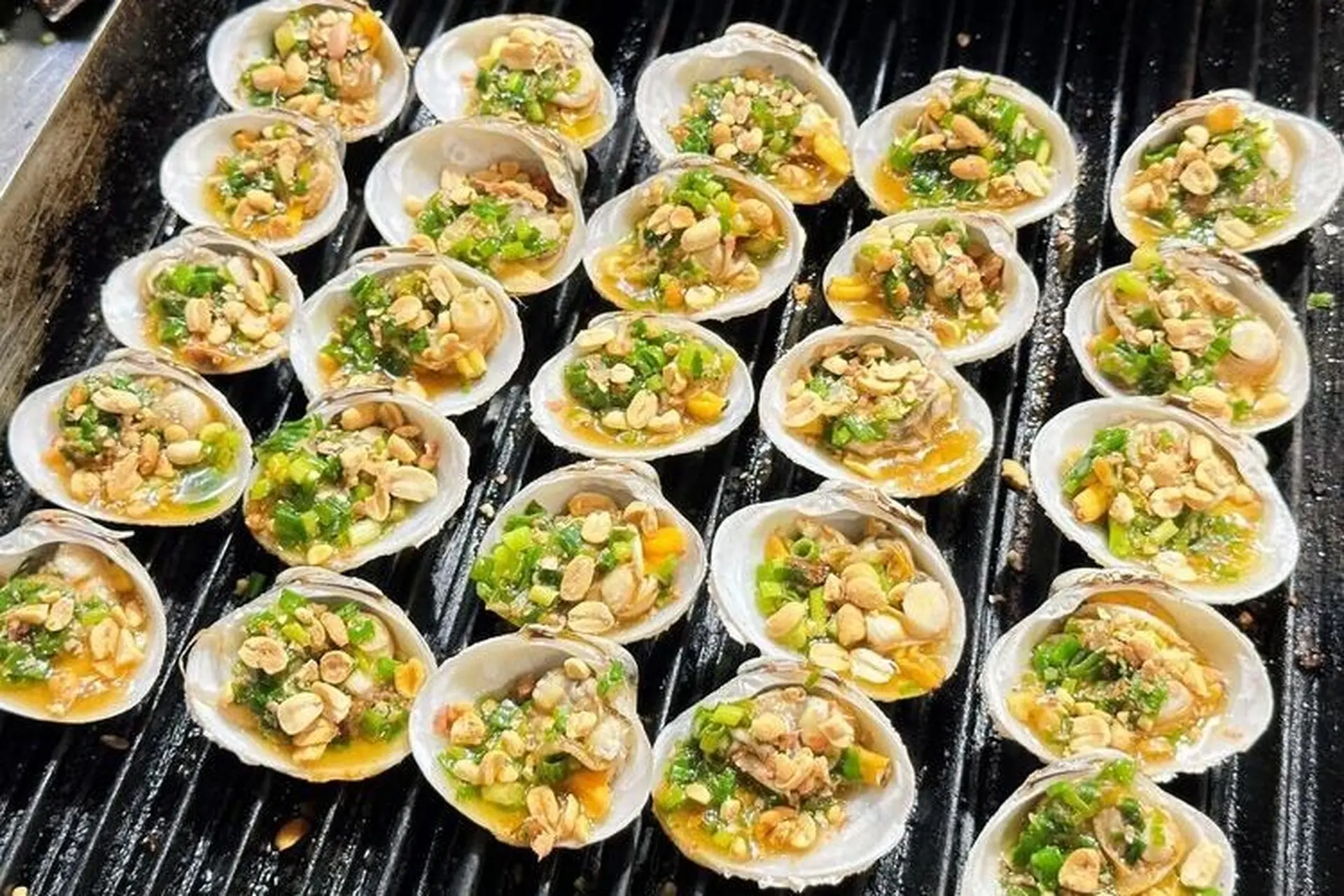 3 cách làm ngao nướng mỡ hành, phô mai và bơ tỏi thơm nức mũi