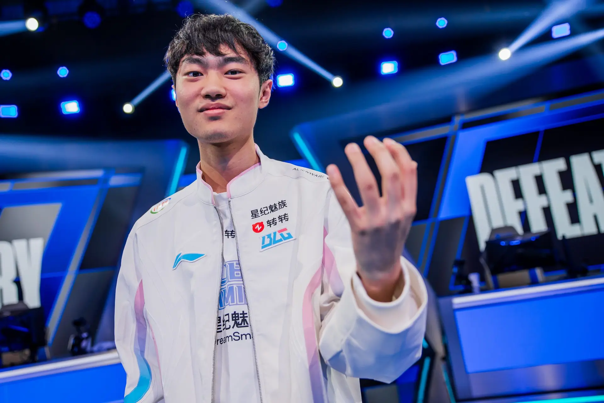 Knight LoL: Khám phá của sự nghiệp "Golden Left Hand" - Mid-laner nổi ...