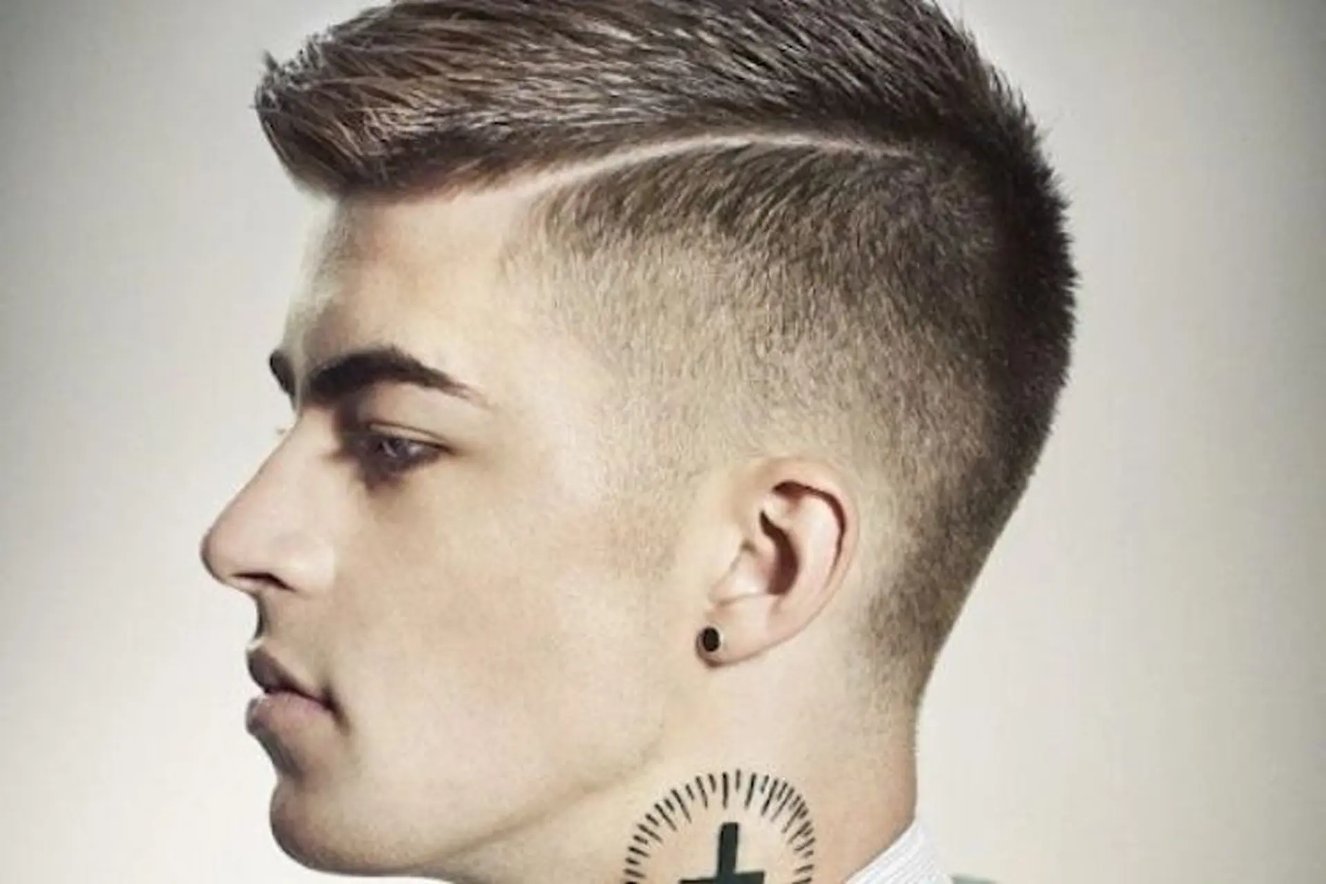 Khám phá tóc Mohawk – Biểu tượng của cá tính táo bạo và sự nổi loạn