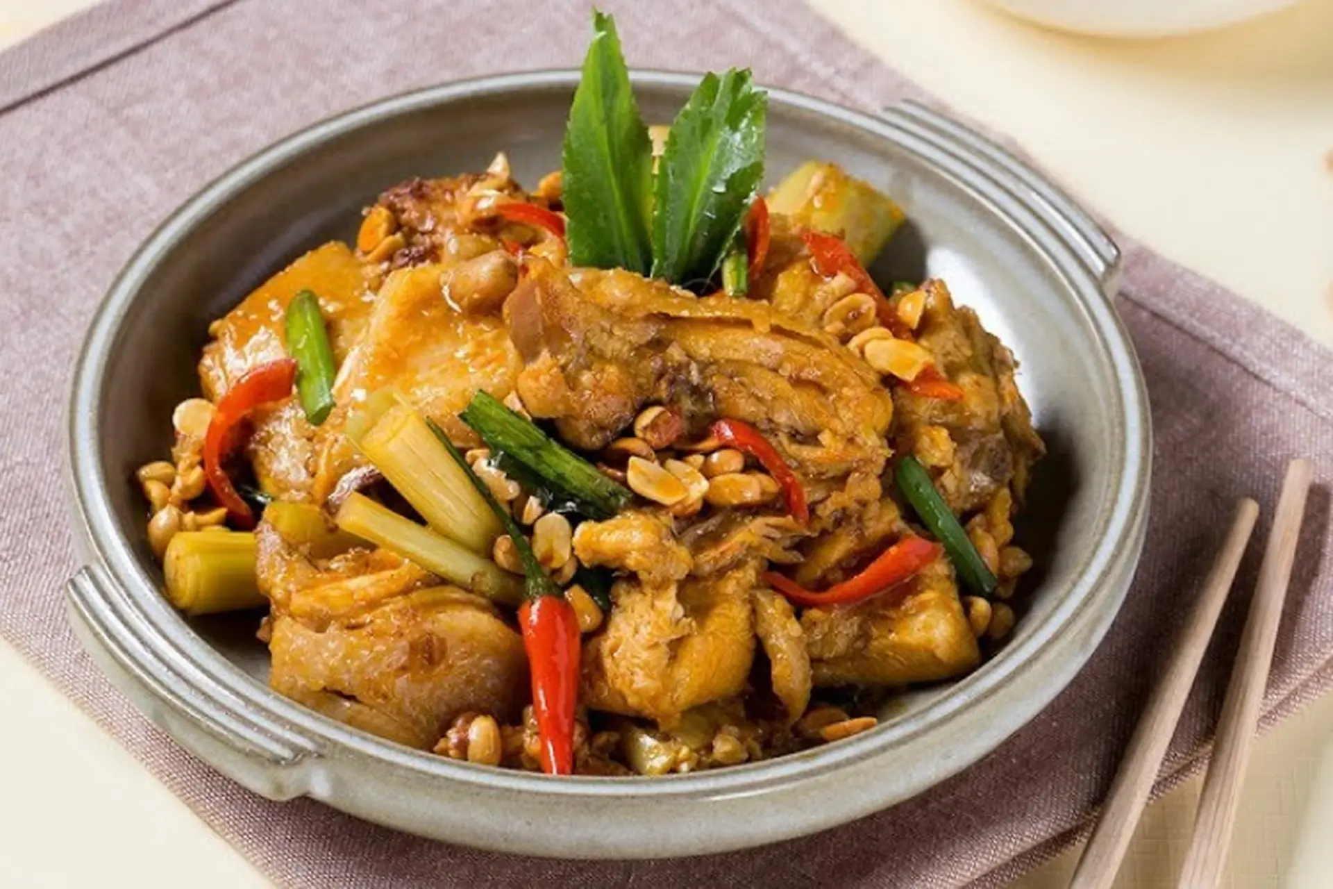 Học cách nấu gà hon đậu phộng dân dã, ngon chuẩn vị tại nhà