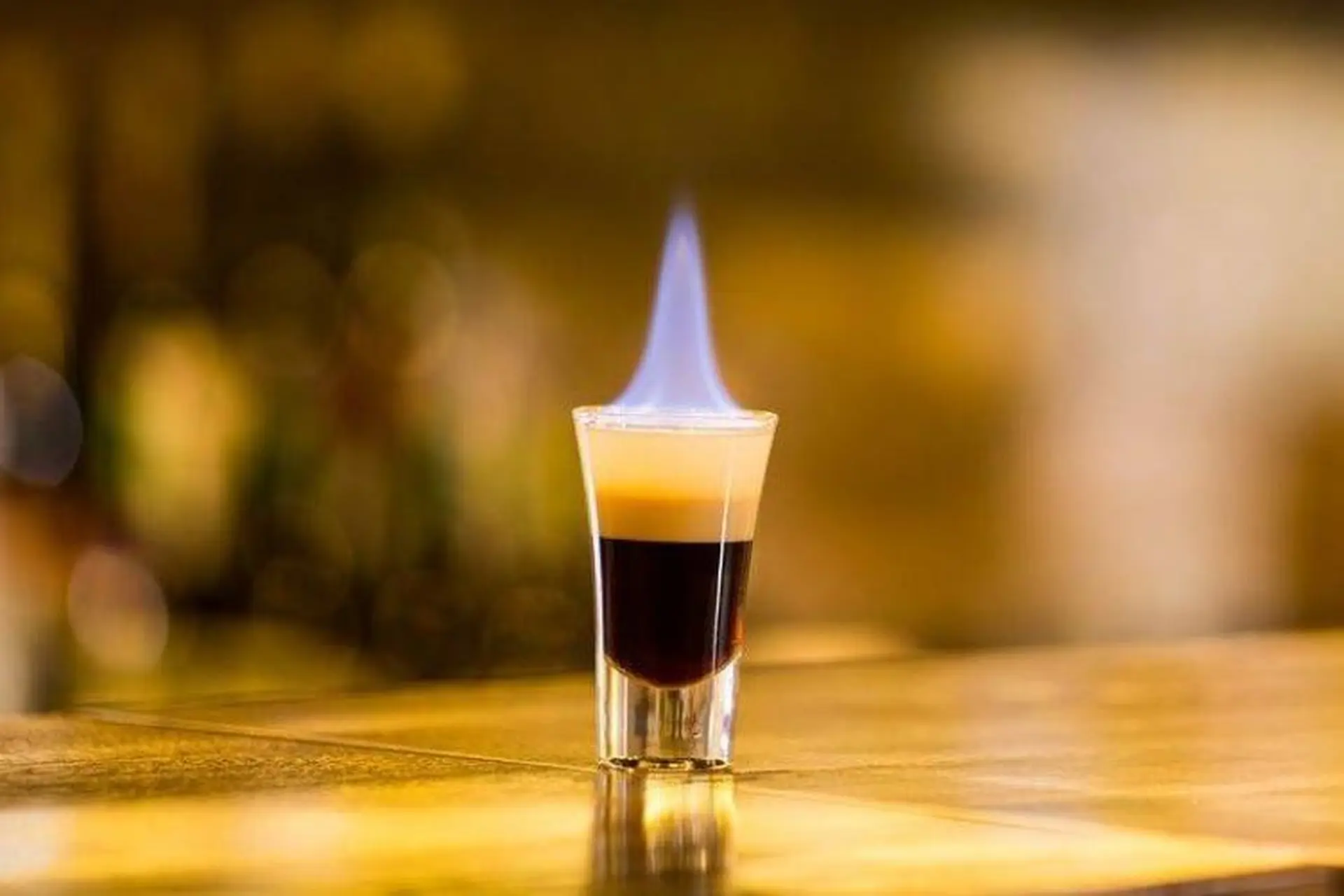 B52 Cocktail: Ba tầng hương vị đầy cuốn hút, không quá khó để thực hiện