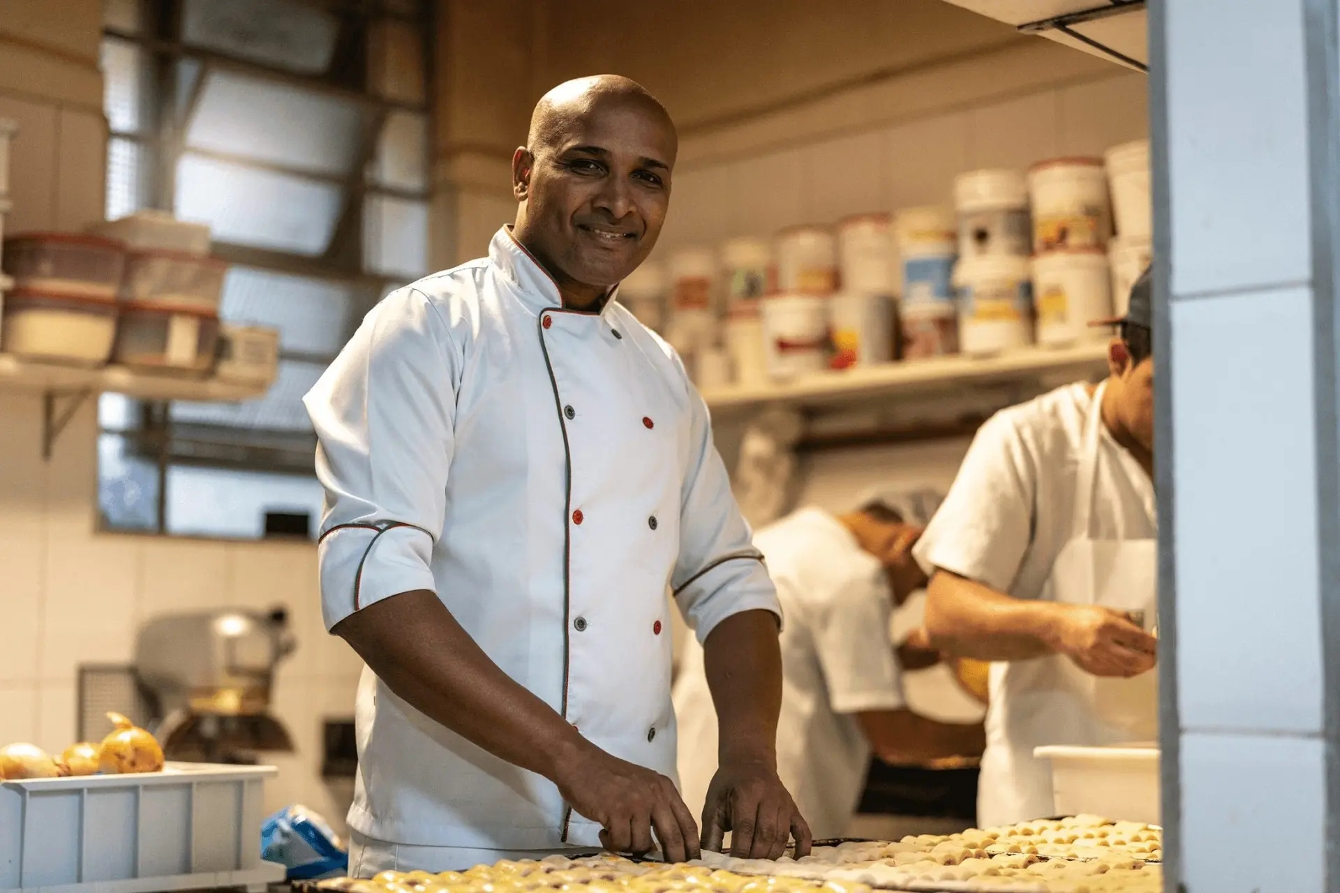 Baker là gì? Bật mí về nghề làm bánh chuyên nghiệp và vai trò trong ...