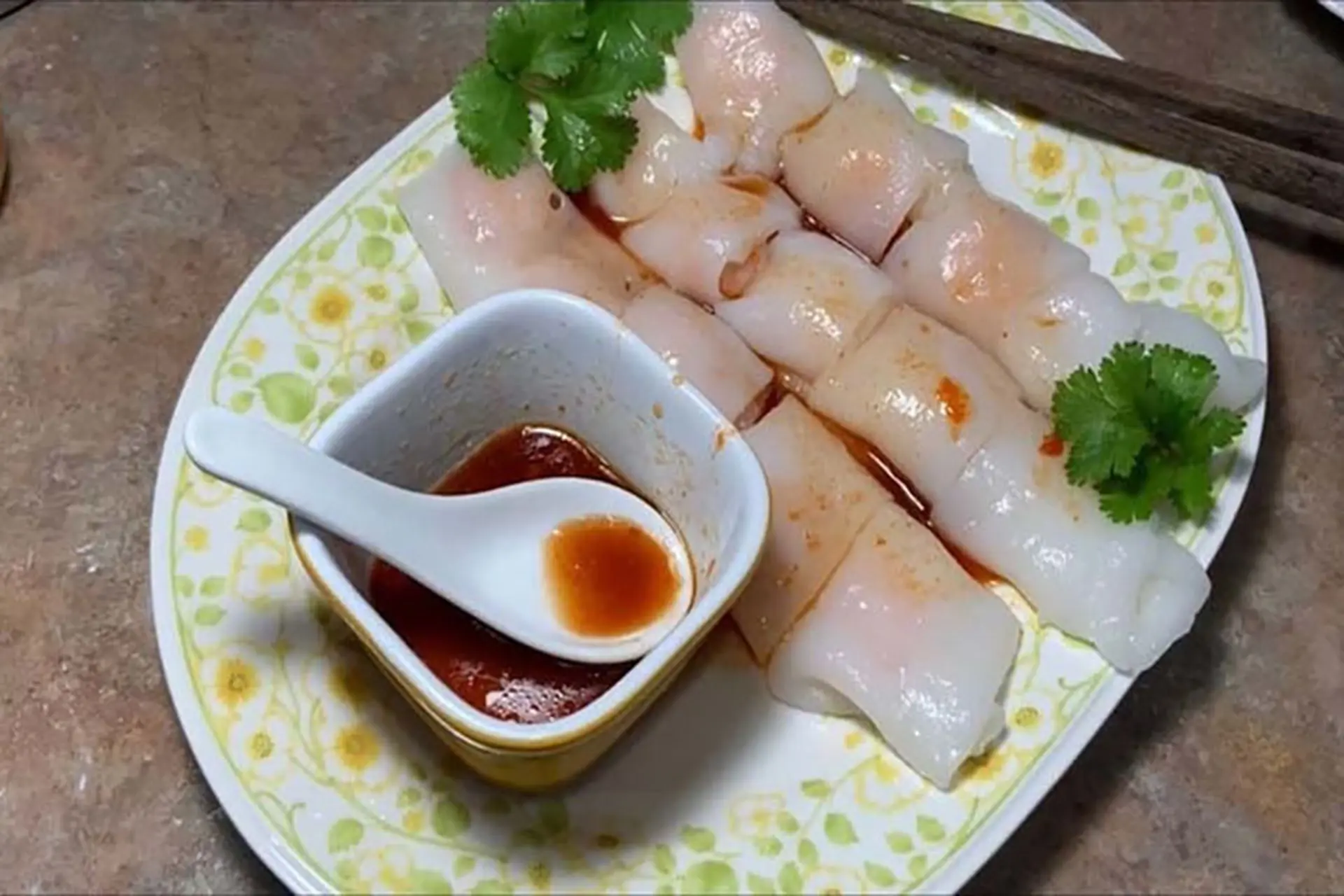 2 cách làm bánh cuốn tôm đơn giản, hấp dẫn chiêu đãi gia đình