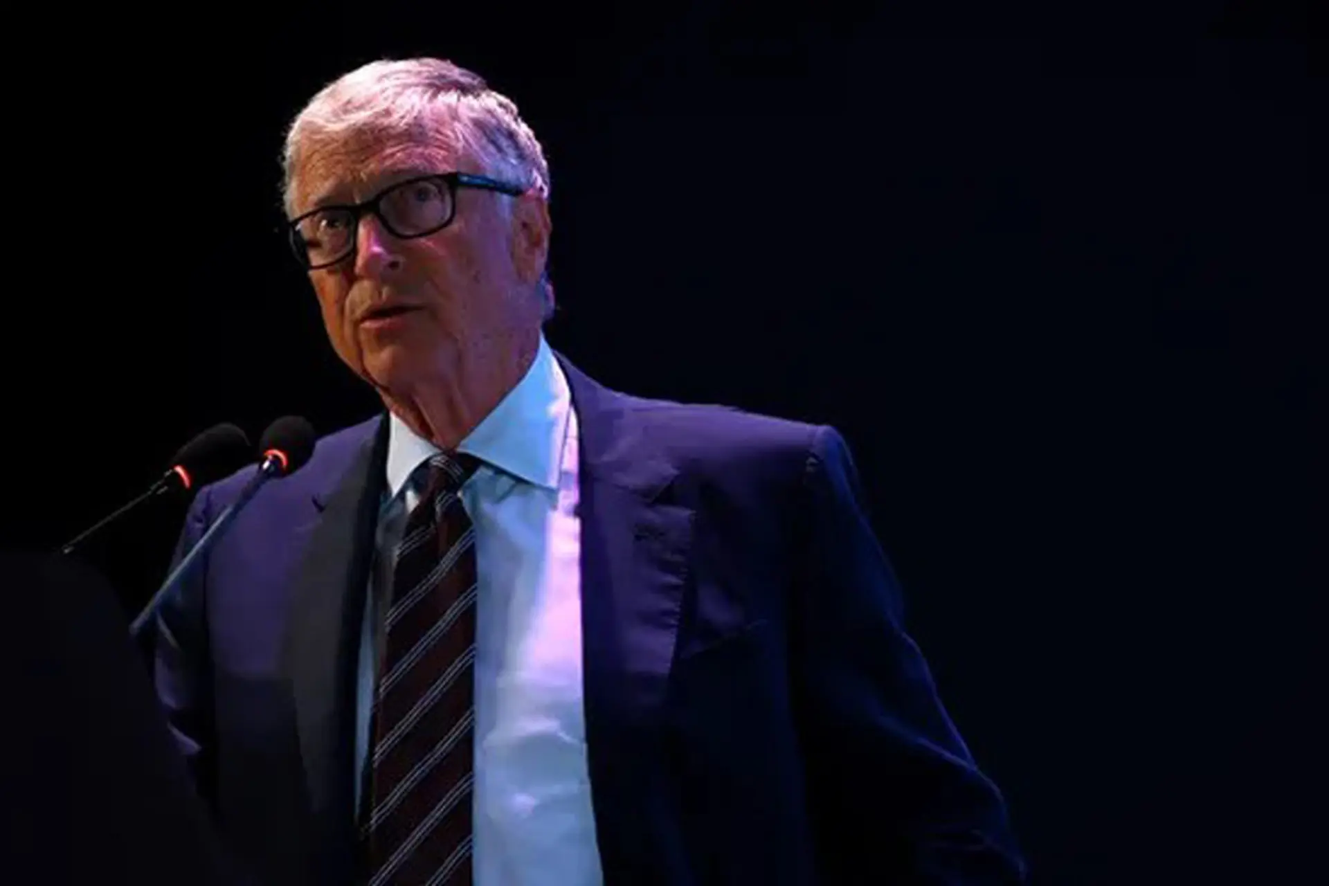 Bill Gates: "AI sẽ thay thế con người trong hầu hết công việc" – Dự báo ...