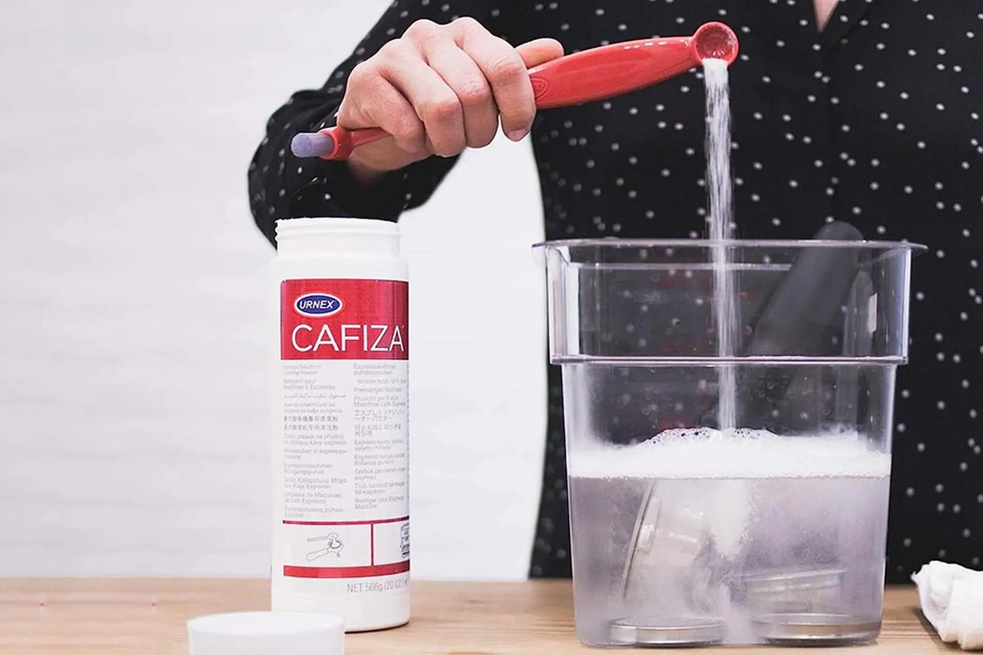 Bột vệ sinh máy pha cafe: Bí quyết giữ cho máy luôn sạch