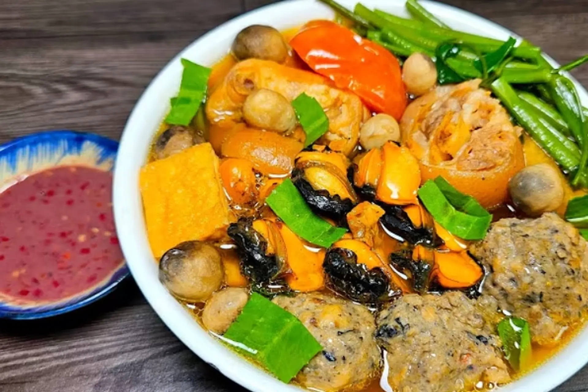 Khám phá cách làm bún riêu ốc miền Tây thơm ngon, hấp dẫn