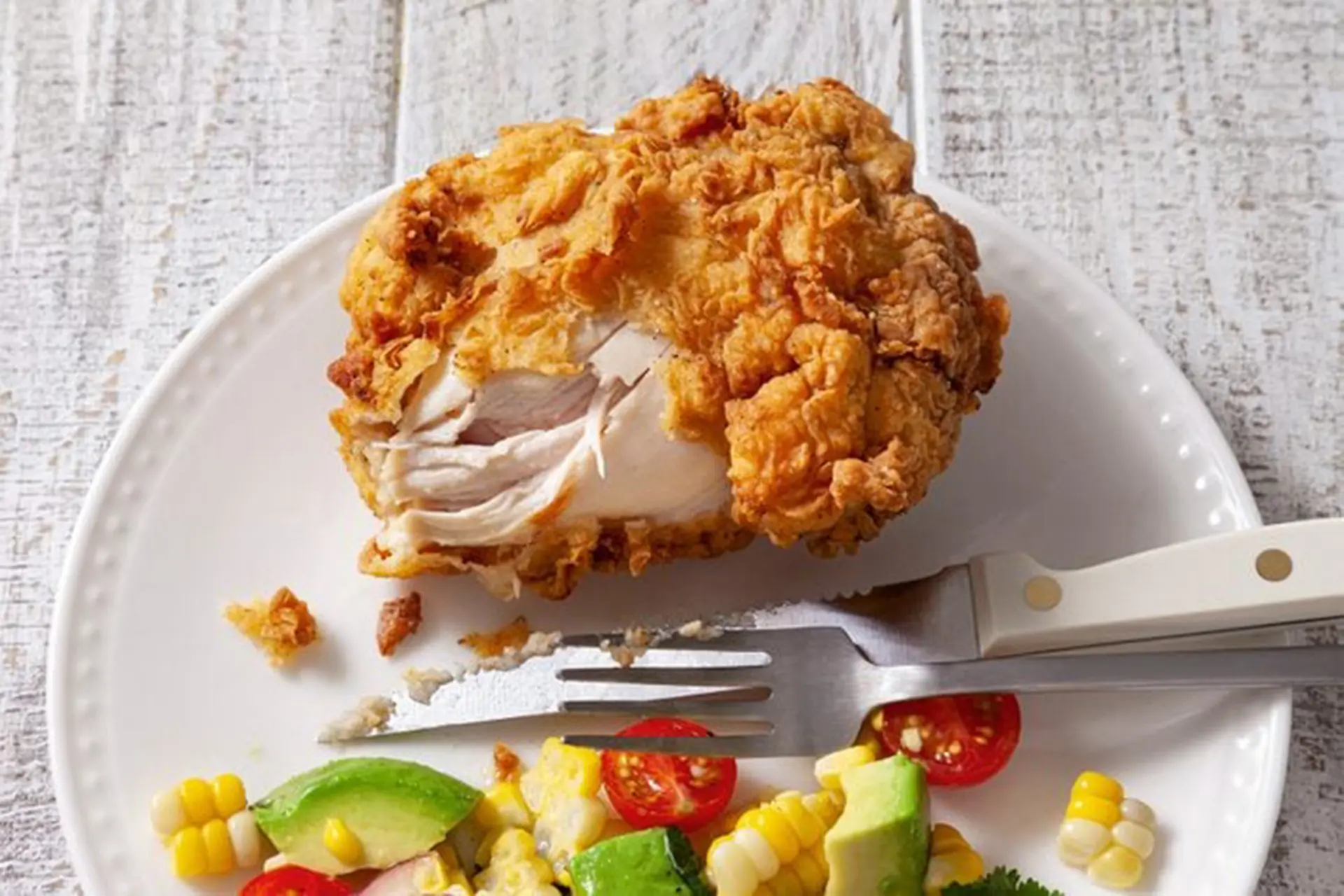 Cách làm đùi gà rán chuẩn vị nhà hàng với vỏ ngoài giòn tan