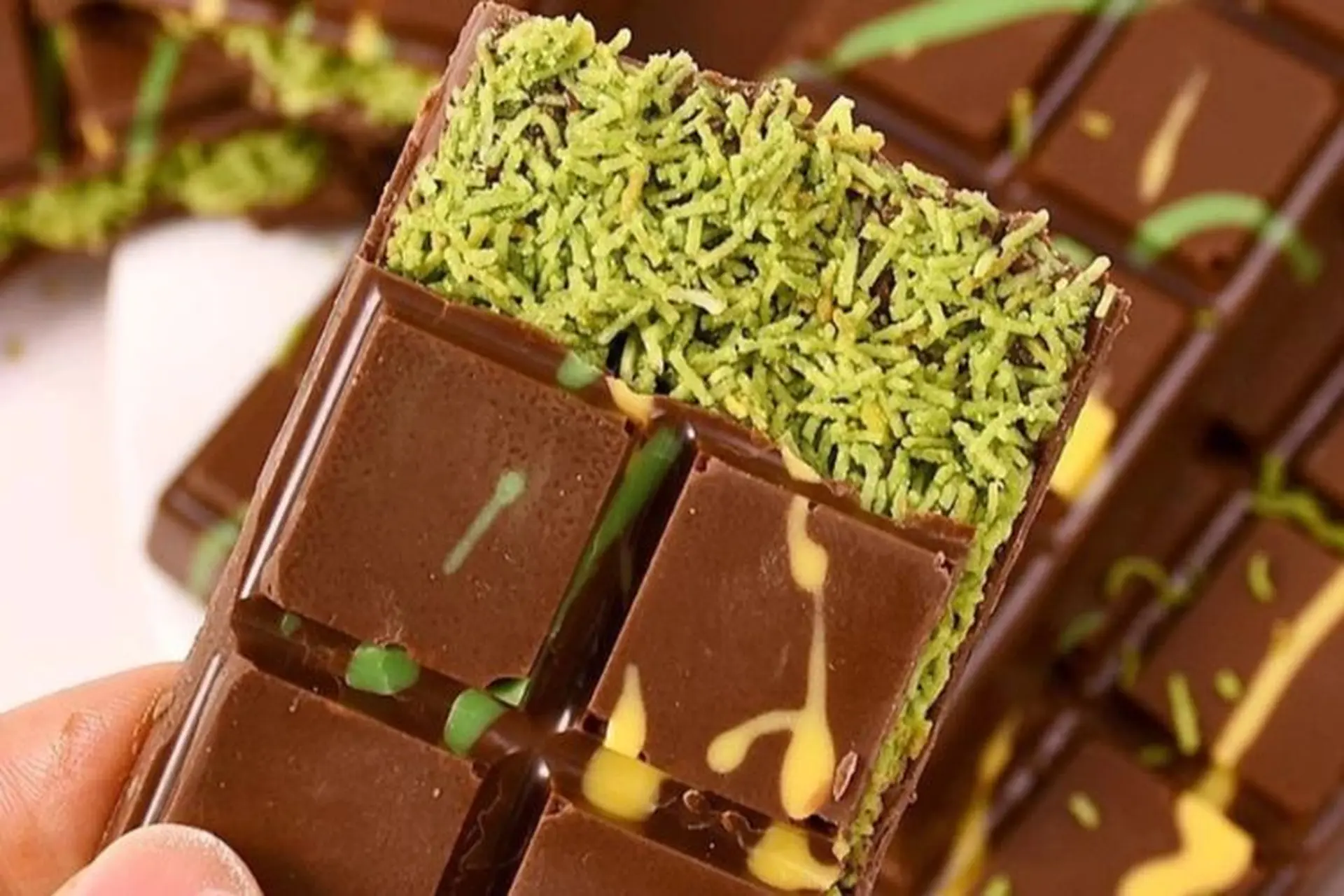 Cách làm socola Dubai cực dễ với những dụng cụ quen thuộc