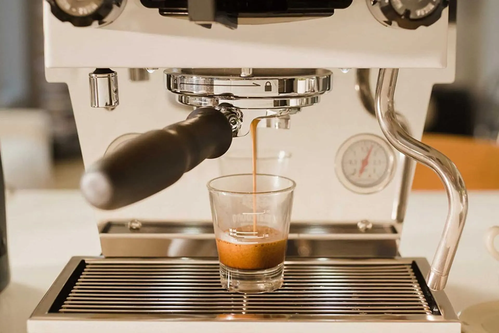 Cafe pha máy là gì? Khám phá bí quyết tạo nên những ly cafe ngon