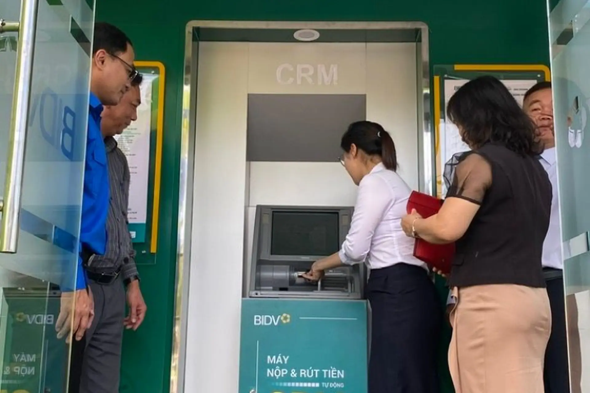 Cây ATM BIDV có nạp tiền được không? Những điều bạn cần lưu ý