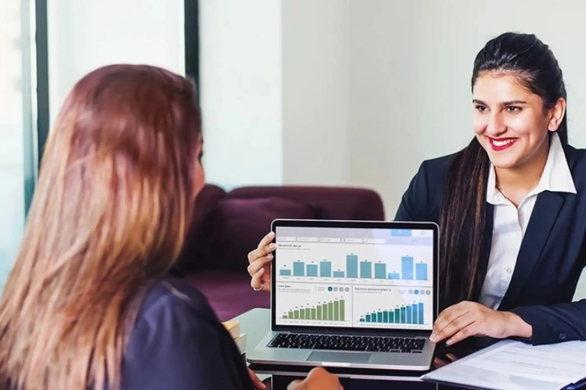 Financial Advisor là gì? Mô tả công việc, cơ hội phát triển hấp dẫn