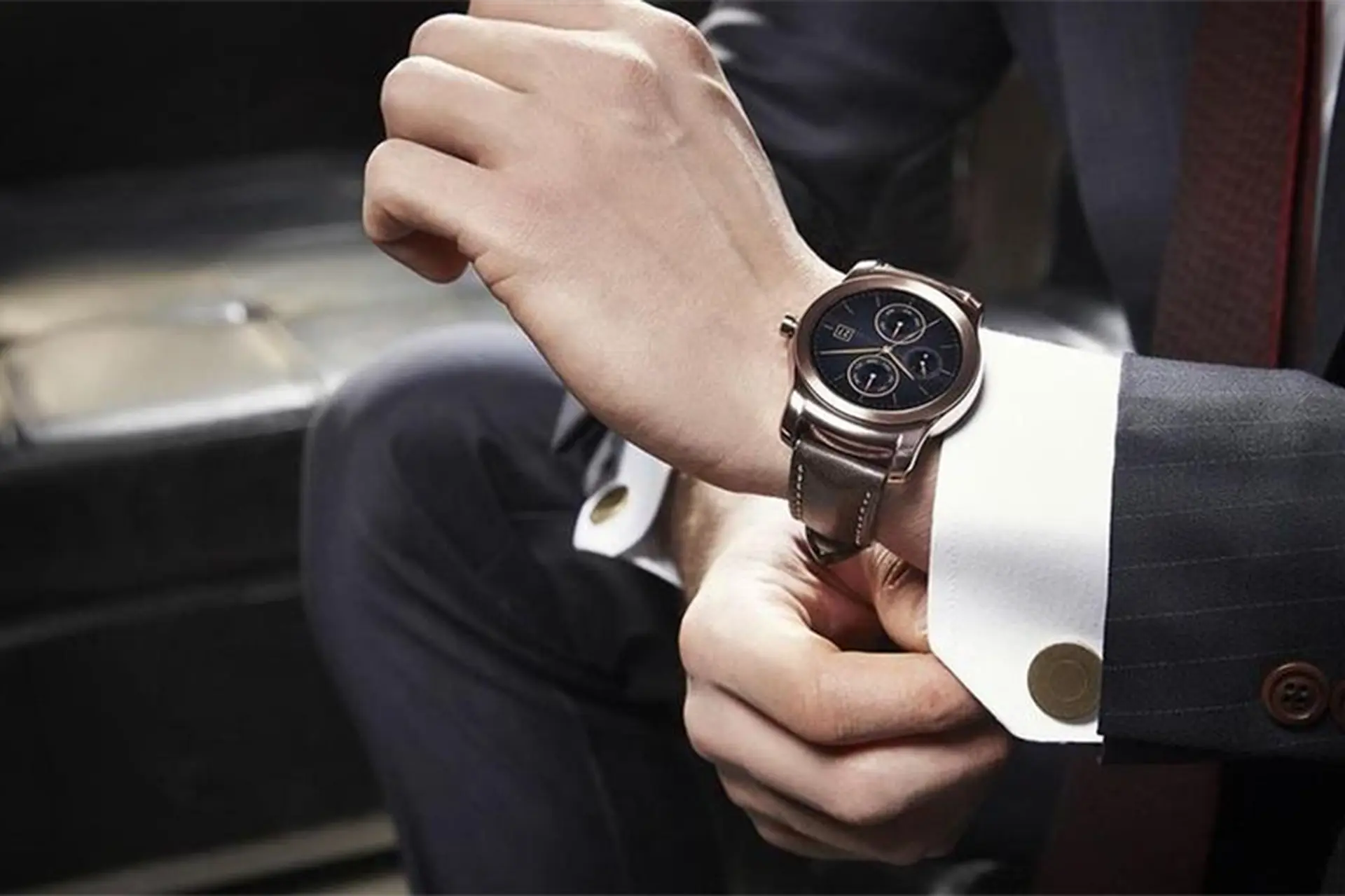 Hand Winding là gì? Tìm hiểu đồng hồ lên dây cót bằng tay