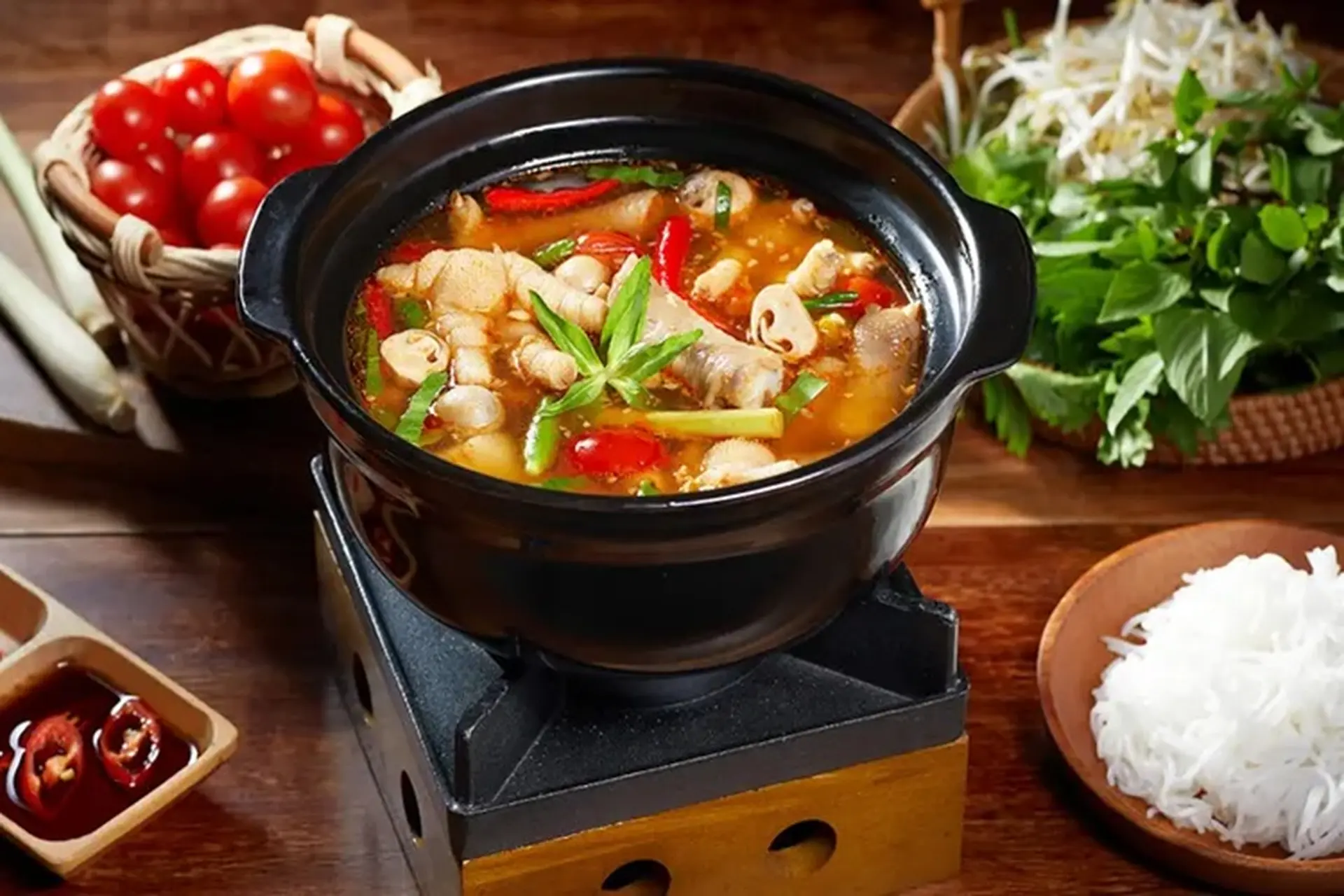 Cách làm lẩu chân gà kim chi dai ngon sần sật, hấp dẫn thực khách