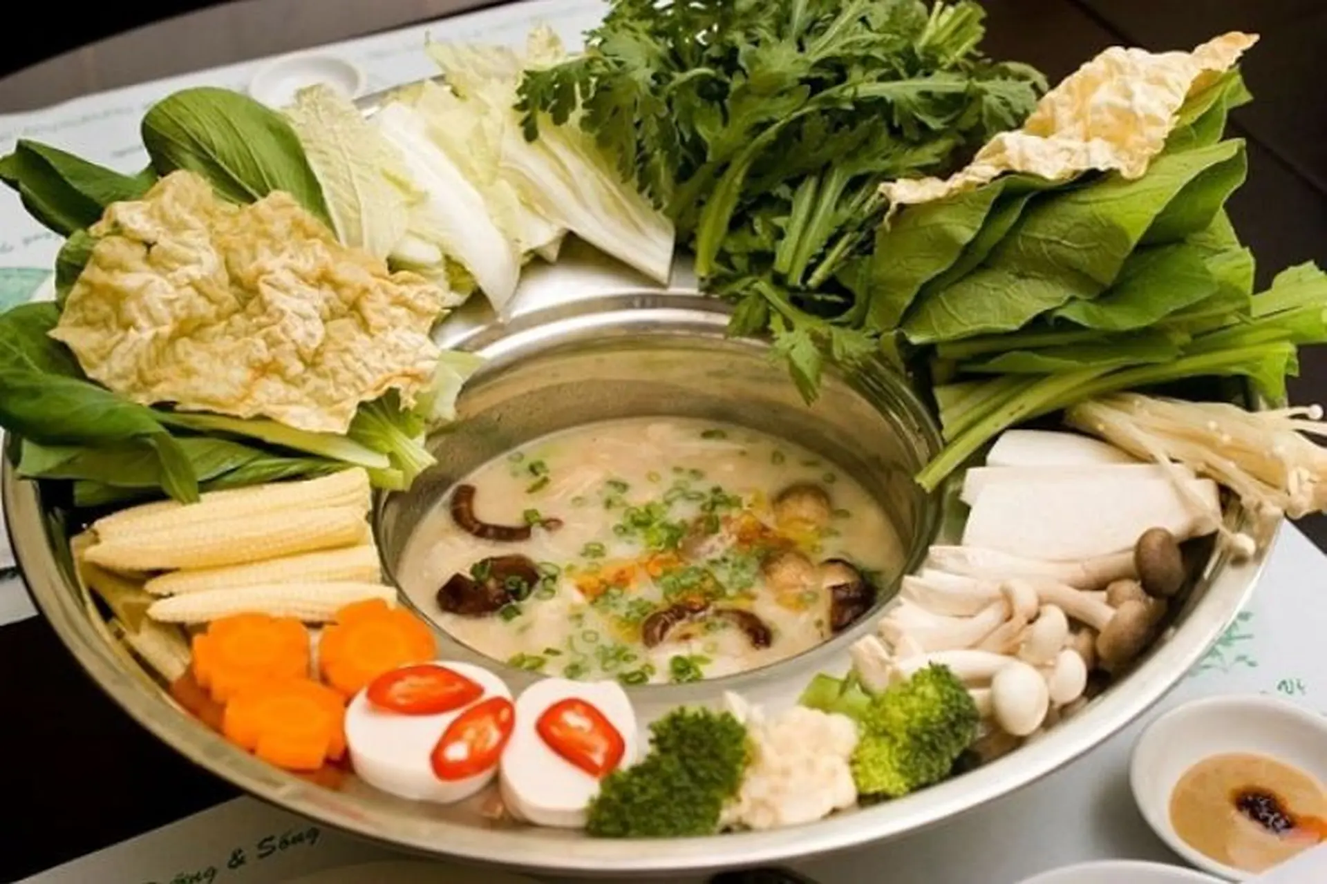 Lẩu chao hấp dẫn với công thức lẩu chay, lẩu hải sản, lẩu thập cẩm đậm ...