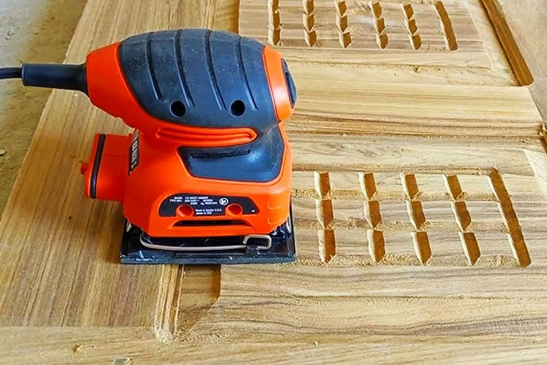 Máy chà nhám: Tìm hiểu các loại và công dụng trong đời sống